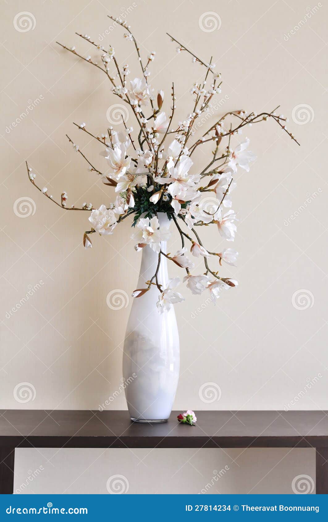 Flower in the white vase stock photo. Image of color - 27814234