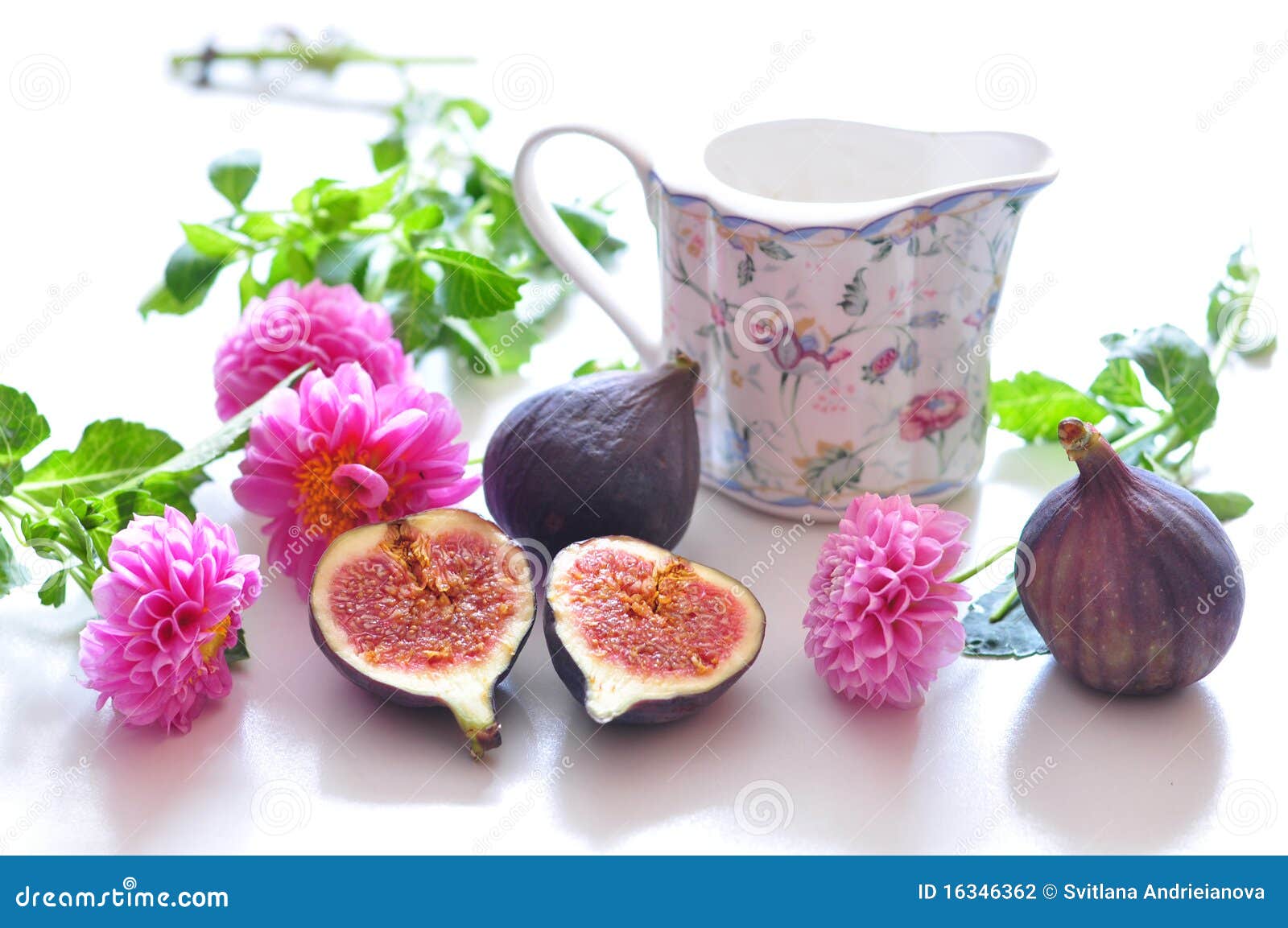 Flowers and fig stock photo. Image of summer, residence - 16346362