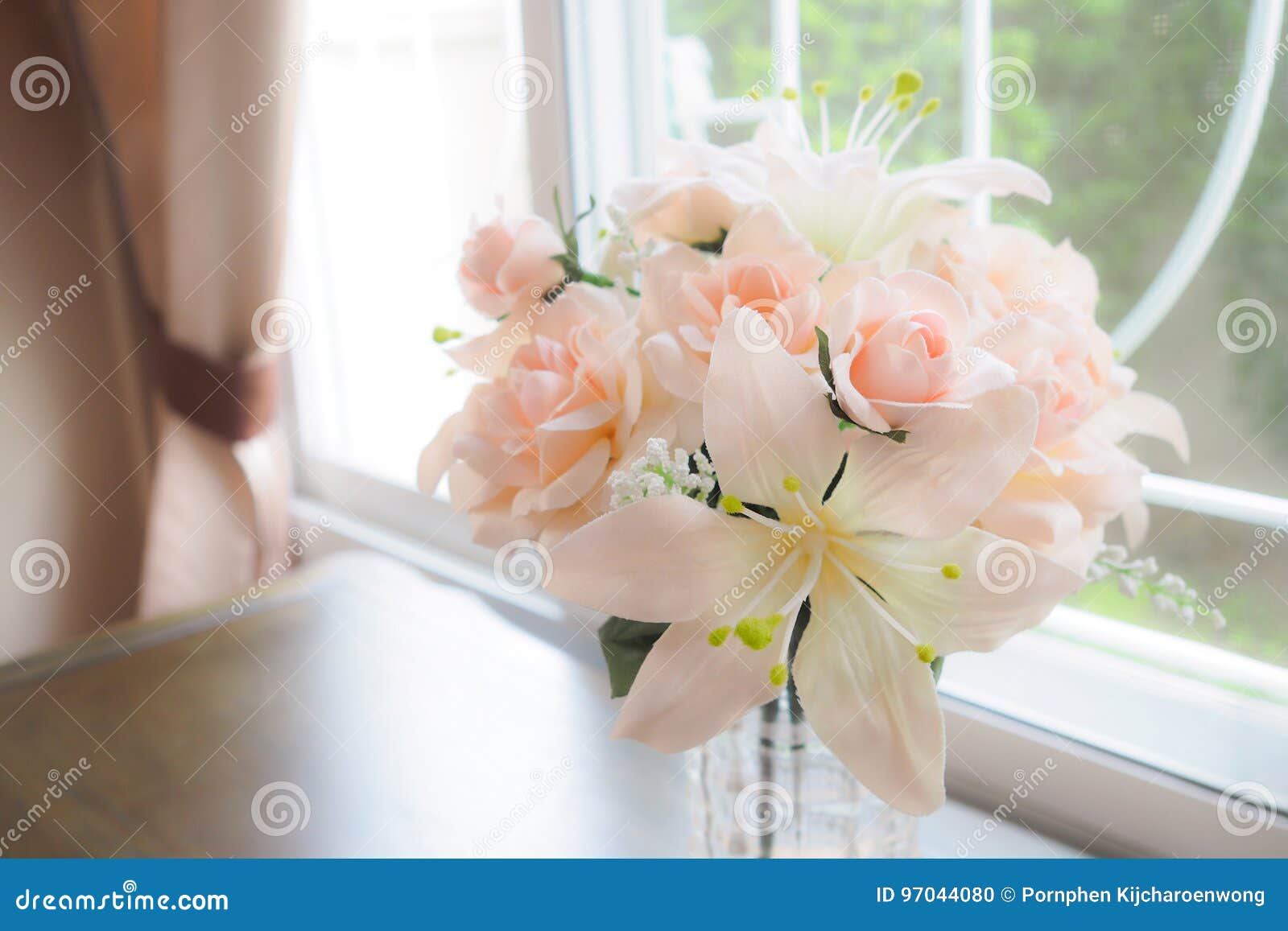 107 Soft Light Room Roses Vase Stock Photos - Free & Royalty-Free Stock ...
