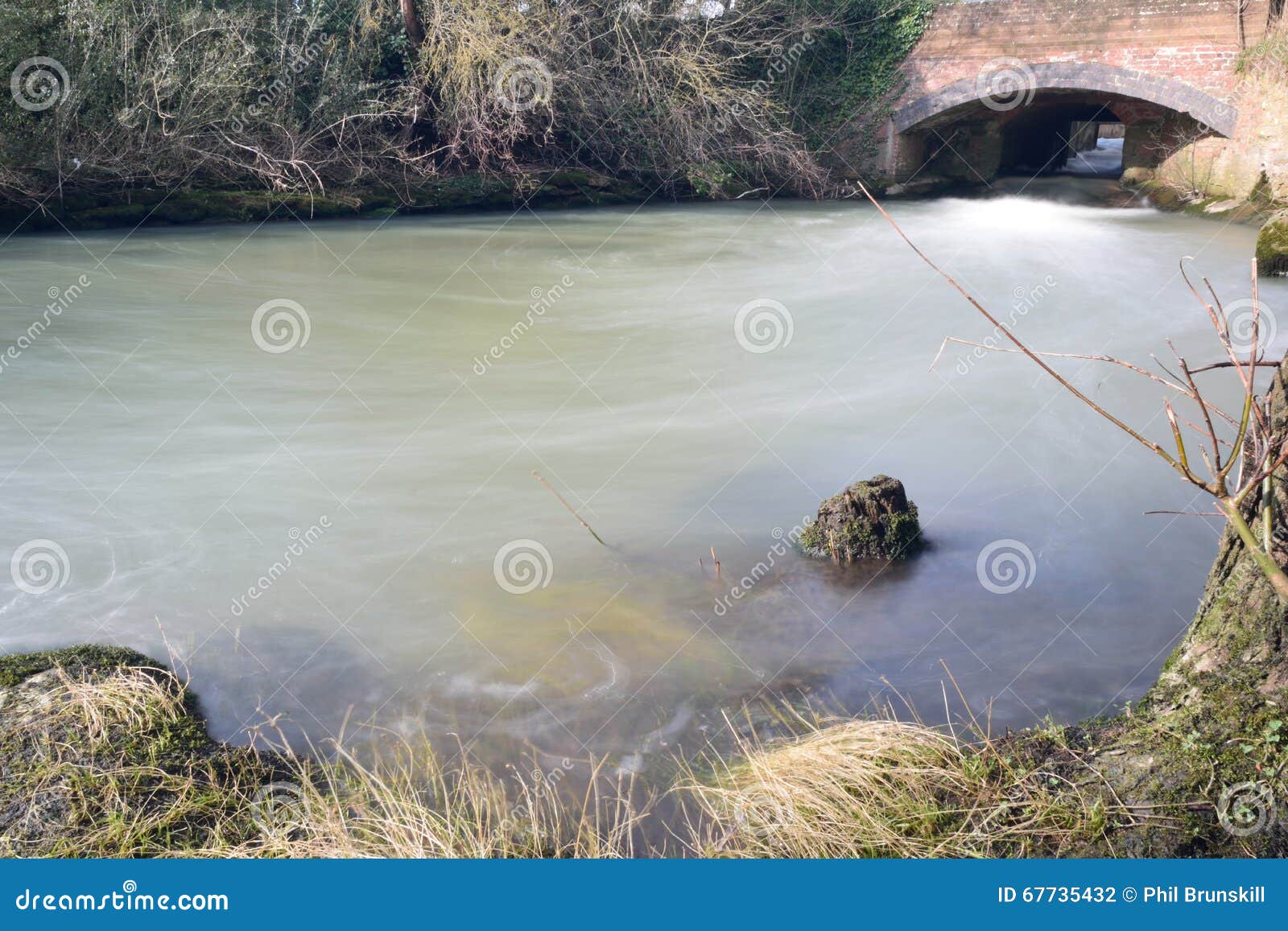 Flowing river Cherwell stock photo. Image of rock, arch - 67735432