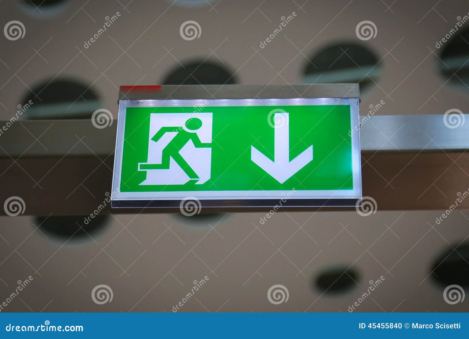 Fluchtweg - Archivbild stockfoto. Bild von feld, informationen - 45455840