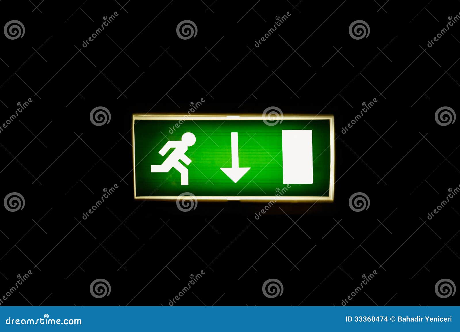 Fluchtweg-Zeichen stockfoto. Bild von sicherheit, flur - 33360474