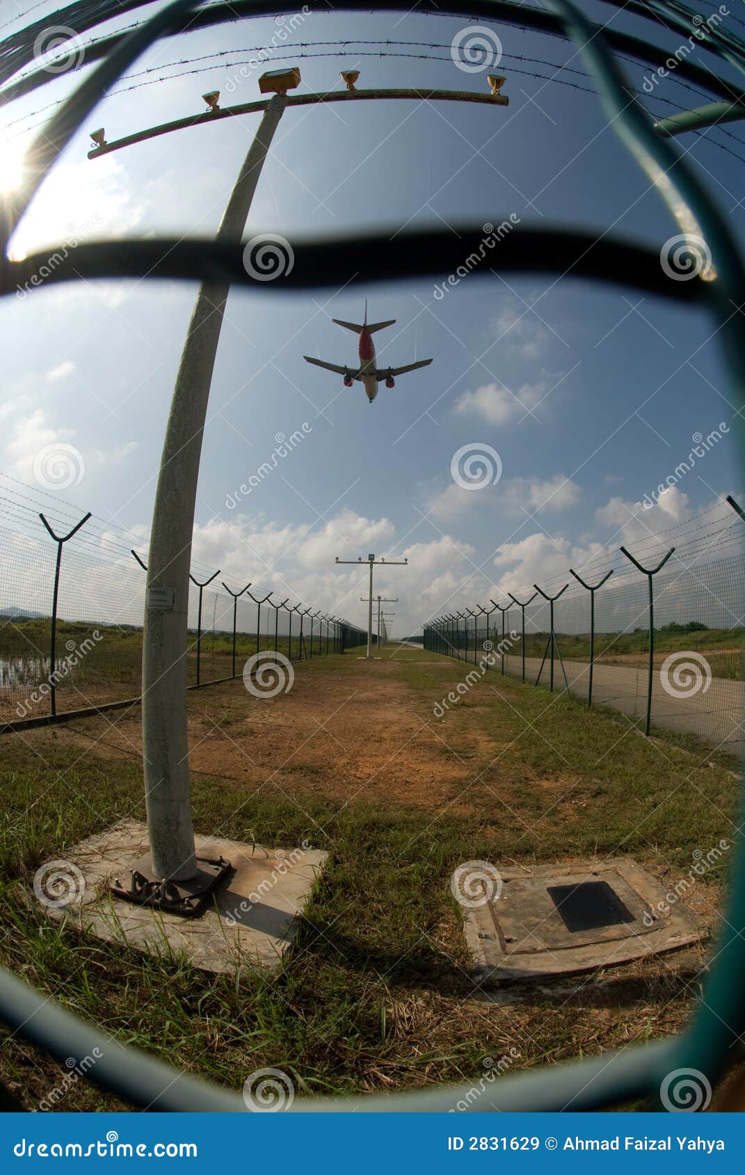 Flugzeug im fisheye stockbild. Bild von verzerrung, wolken - 2831629