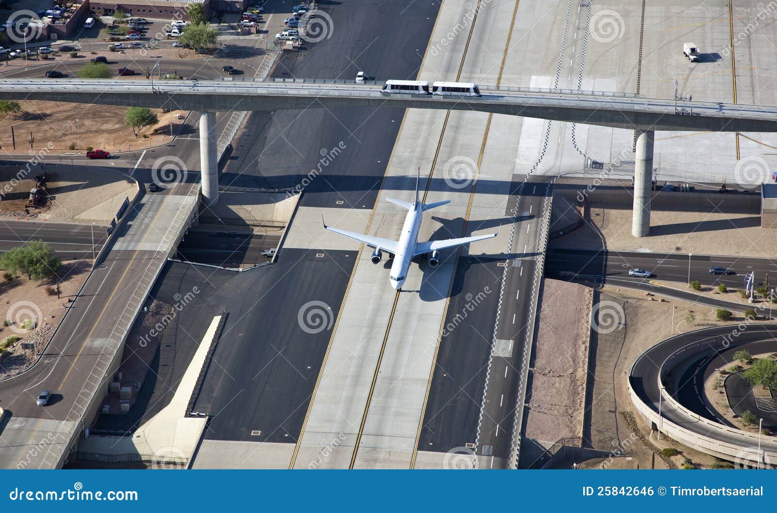 Flugzeug, Serie Und Automobil Stockfoto - Bild von motoren, antenne ...