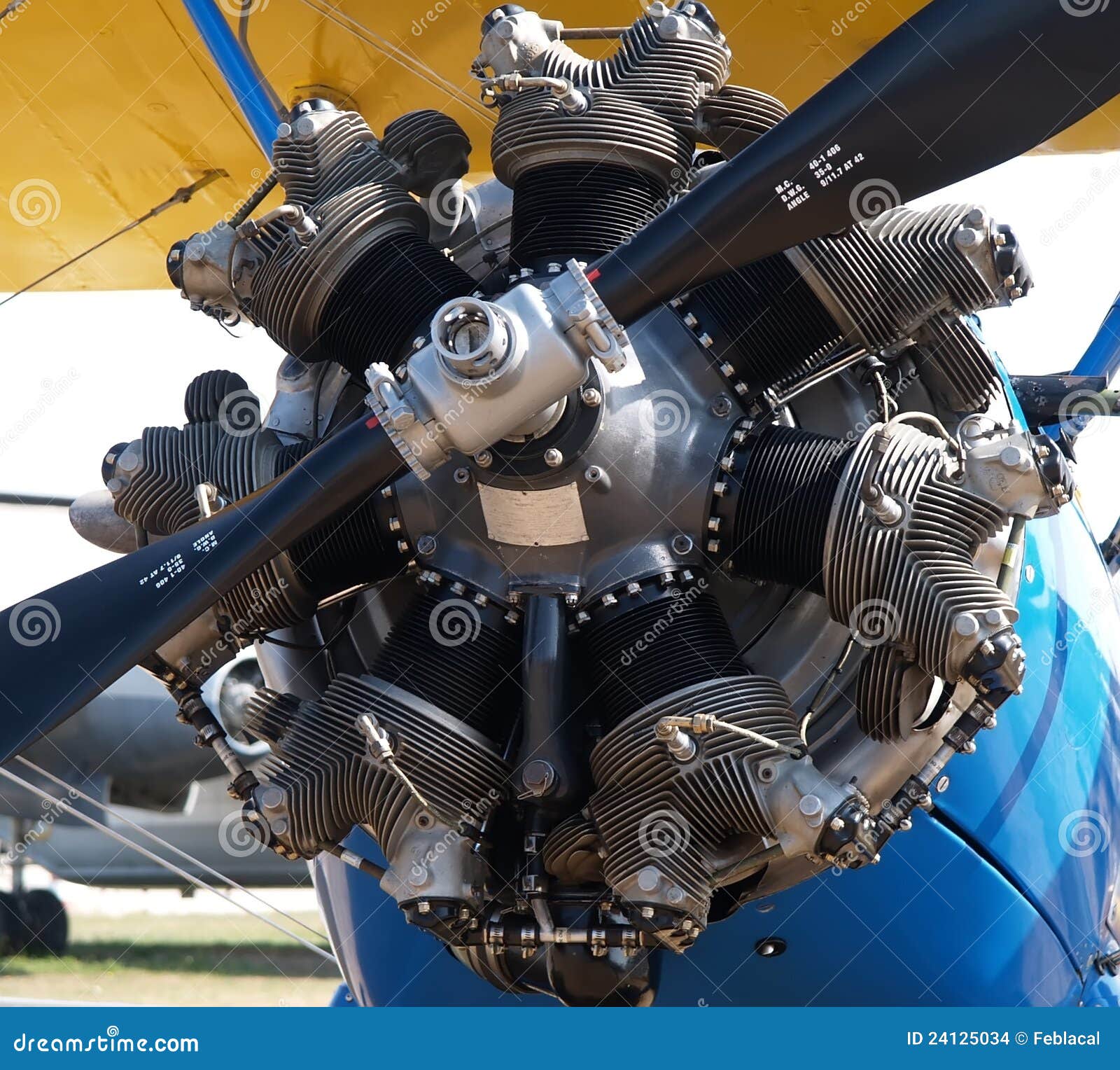 Flugzeugmotor stockfoto. Bild von überholt, weinlese - 24125034