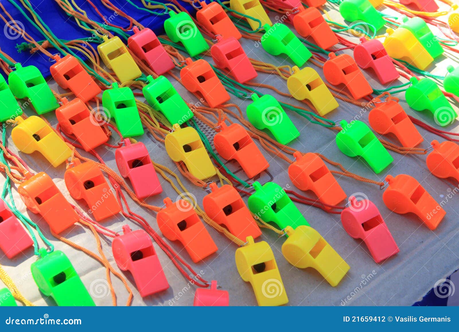 Fluitjes 2 stock foto. Image of slag, lawaai, vastmaken - 21659412