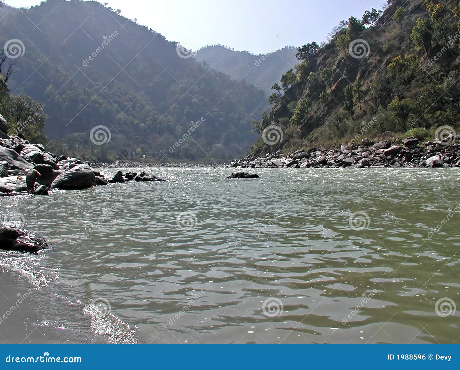 Fluss Ganges in Indien stockfoto. Bild von heilig, baden - 1988596