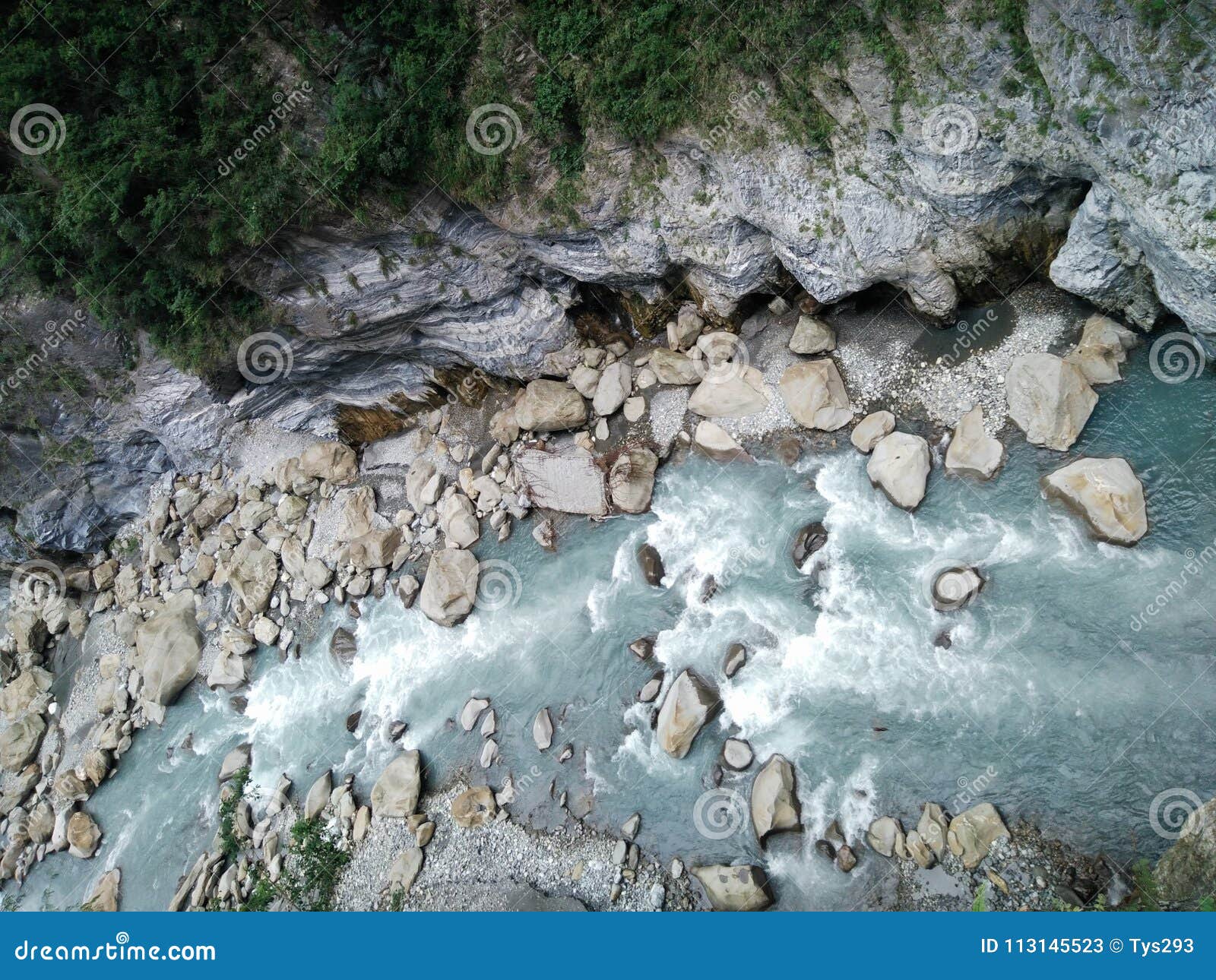Fluss im Berg stockbild. Bild von taiwan, bequem, betäuben - 113145523