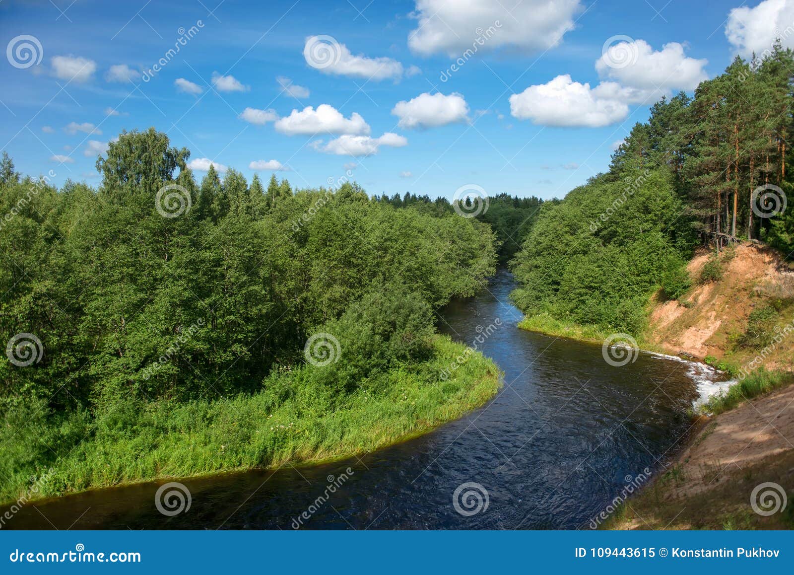 Fluss im Wald stockbild. Bild von abnutzung, hügel, sandstein - 109443615