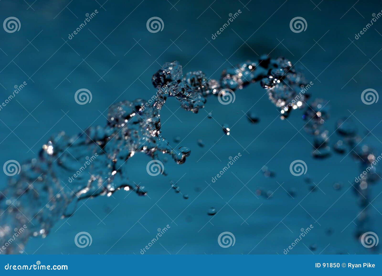 Flusso 2 dell'acqua fotografia stock. Immagine di bagnato - 91850