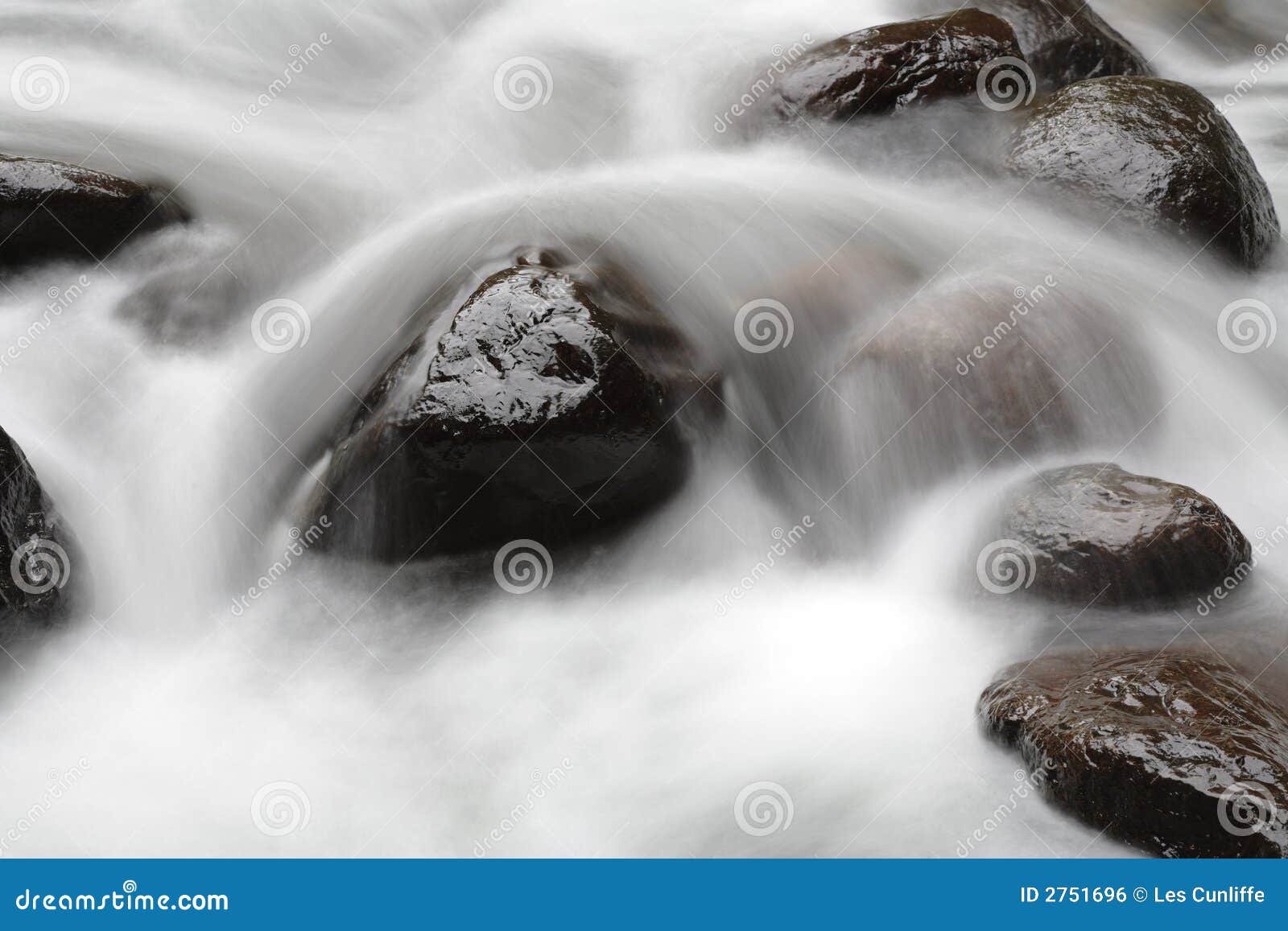 Flusso fotografia stock. Immagine di puro, acqua, pulito - 2751696