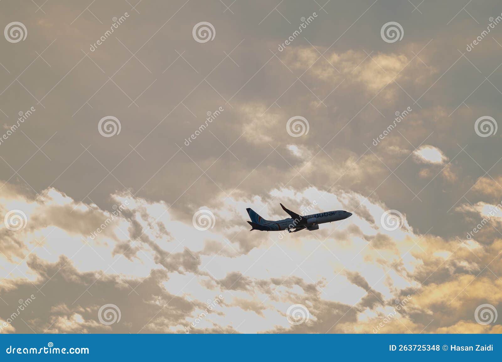 Fly Dubai Boeing 737-800 on the Short Final To Doha To Dubai Airport ...