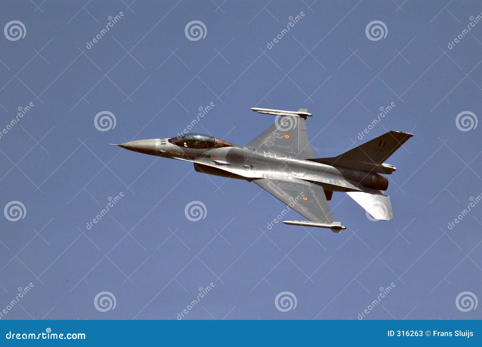 Fly by F-16 stock image. Image of side, belgium, winders - 316263