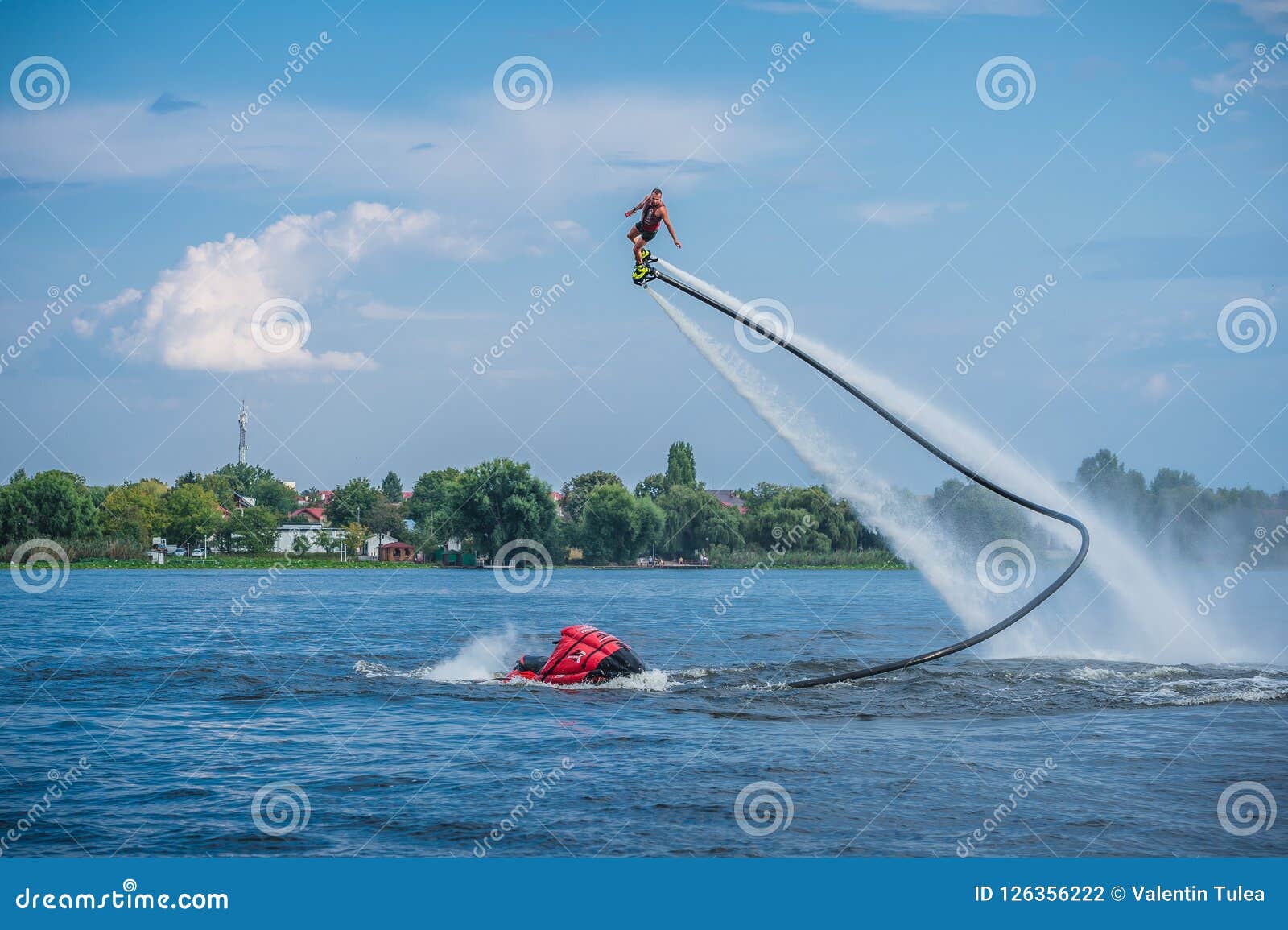 Flyboarding Flyboard fotografía editorial. Imagen de actividad - 126356222
