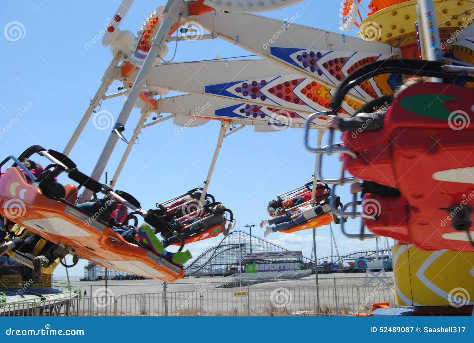 Flyer amusement ride editorial photography. Image of spin - 52489087