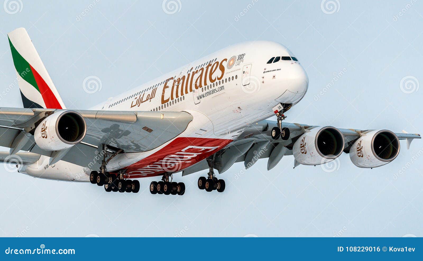 Flygbuss A380-800 redaktionell bild. Bild av landning - 108229016