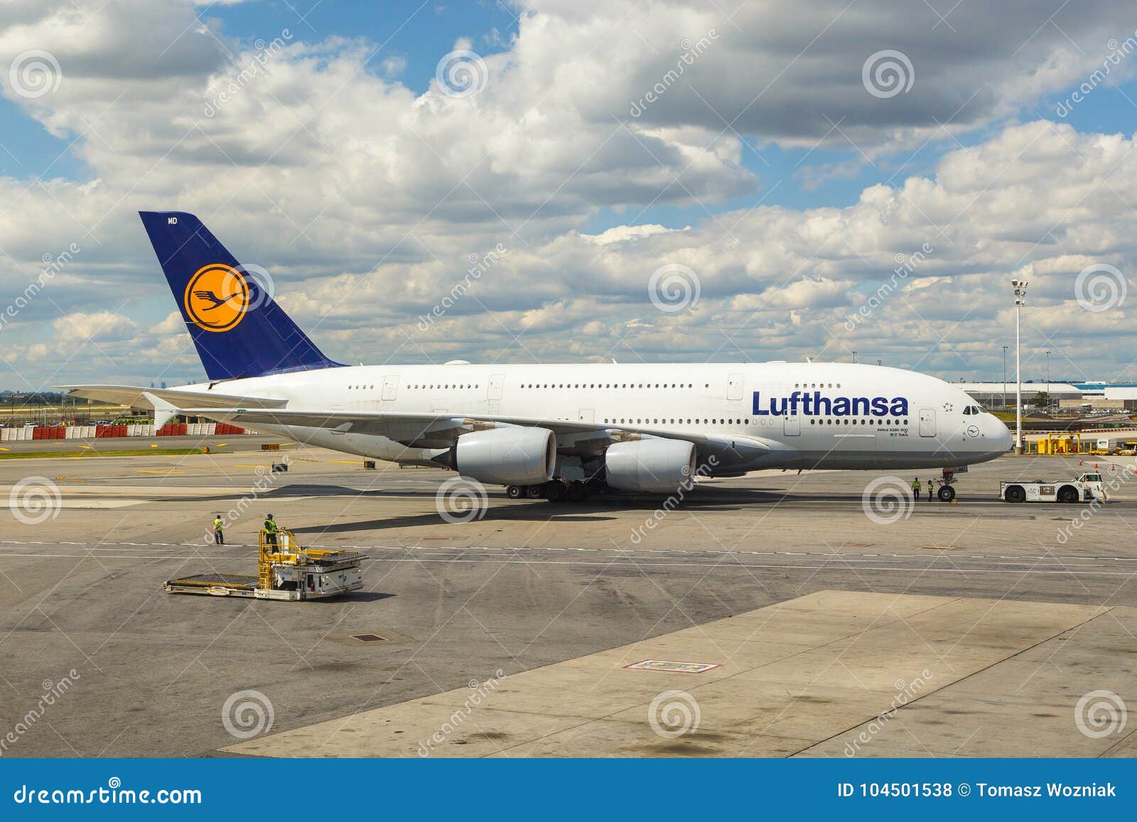 Flygbuss A380 i Frankfurt redaktionell arkivfoto. Bild av ...