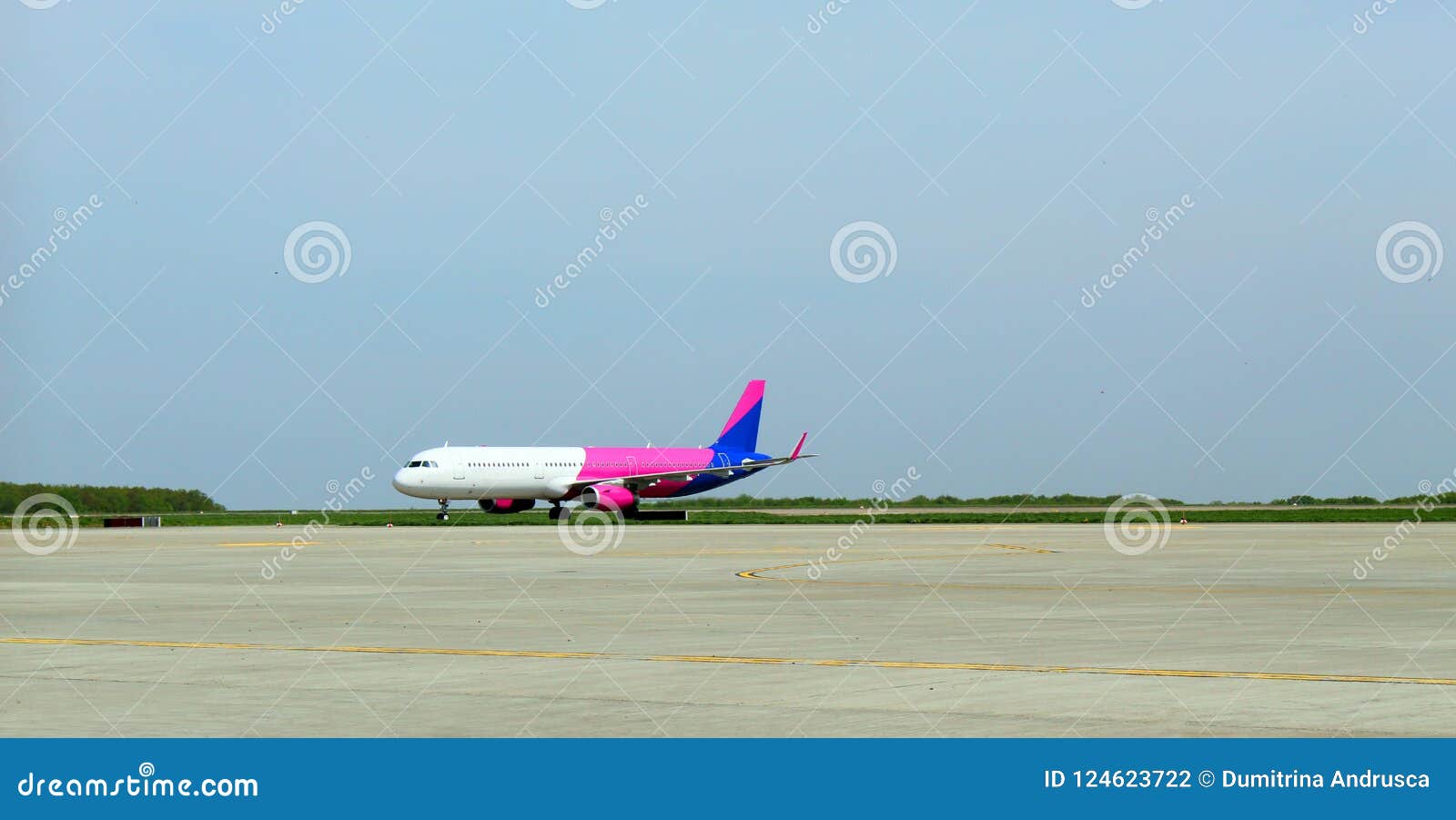 Flygplan i flygplatsen arkivfoto. Bild av ankomst, landning - 124623722