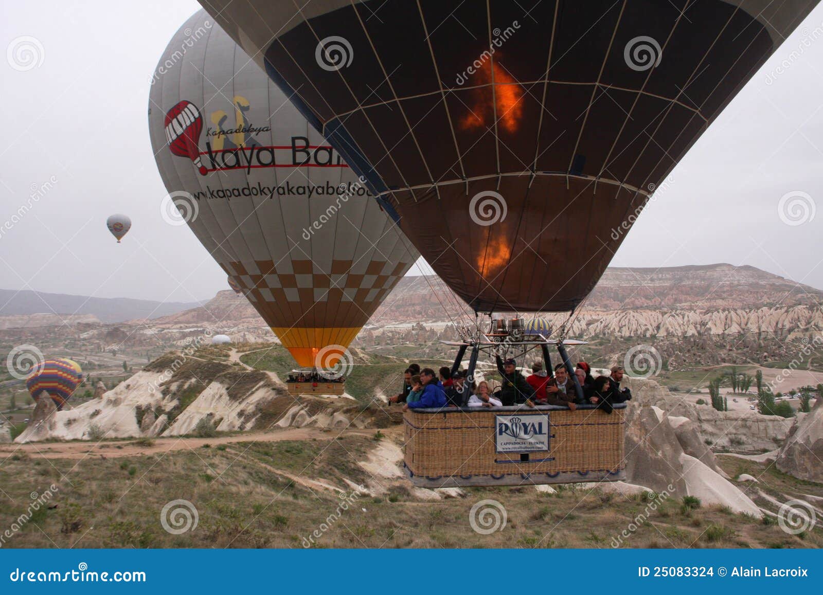 Flying balloons editorial stock image. Image of balloons - 25083324