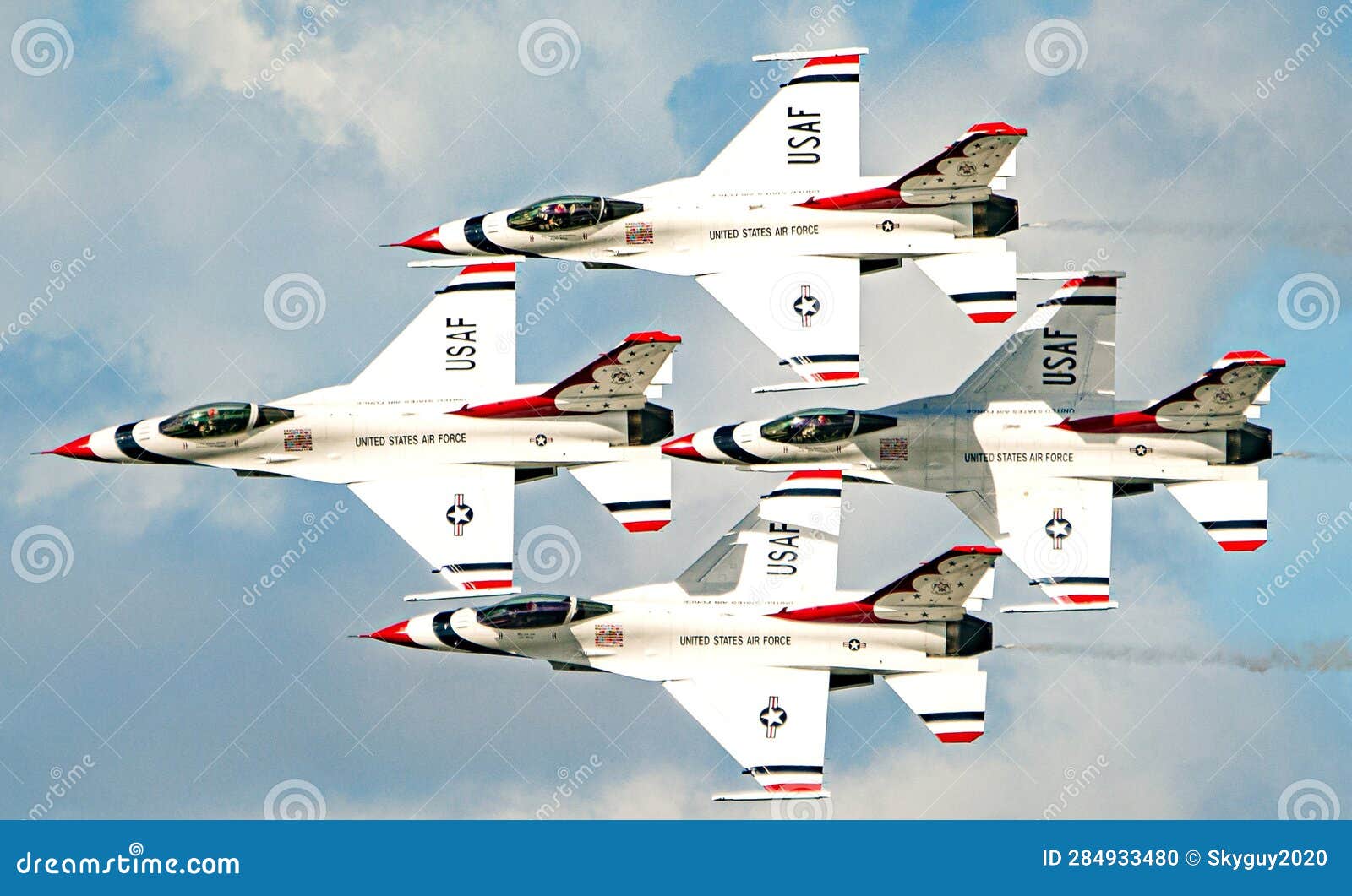 Flying diamond formation editorial image. Image of diamond - 284933480