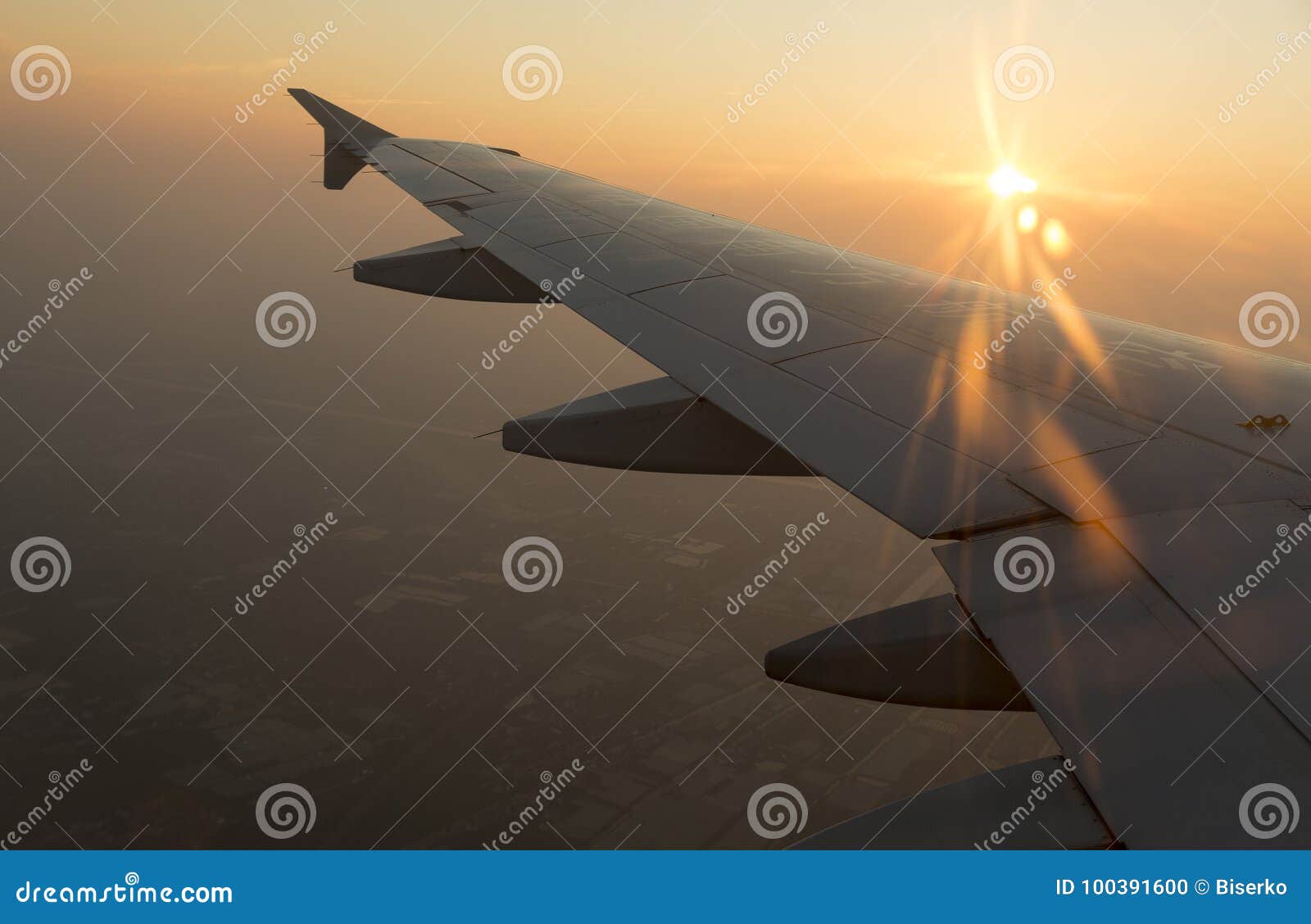 Flying in the Early Morning Editorial Image - Image of airplaine ...