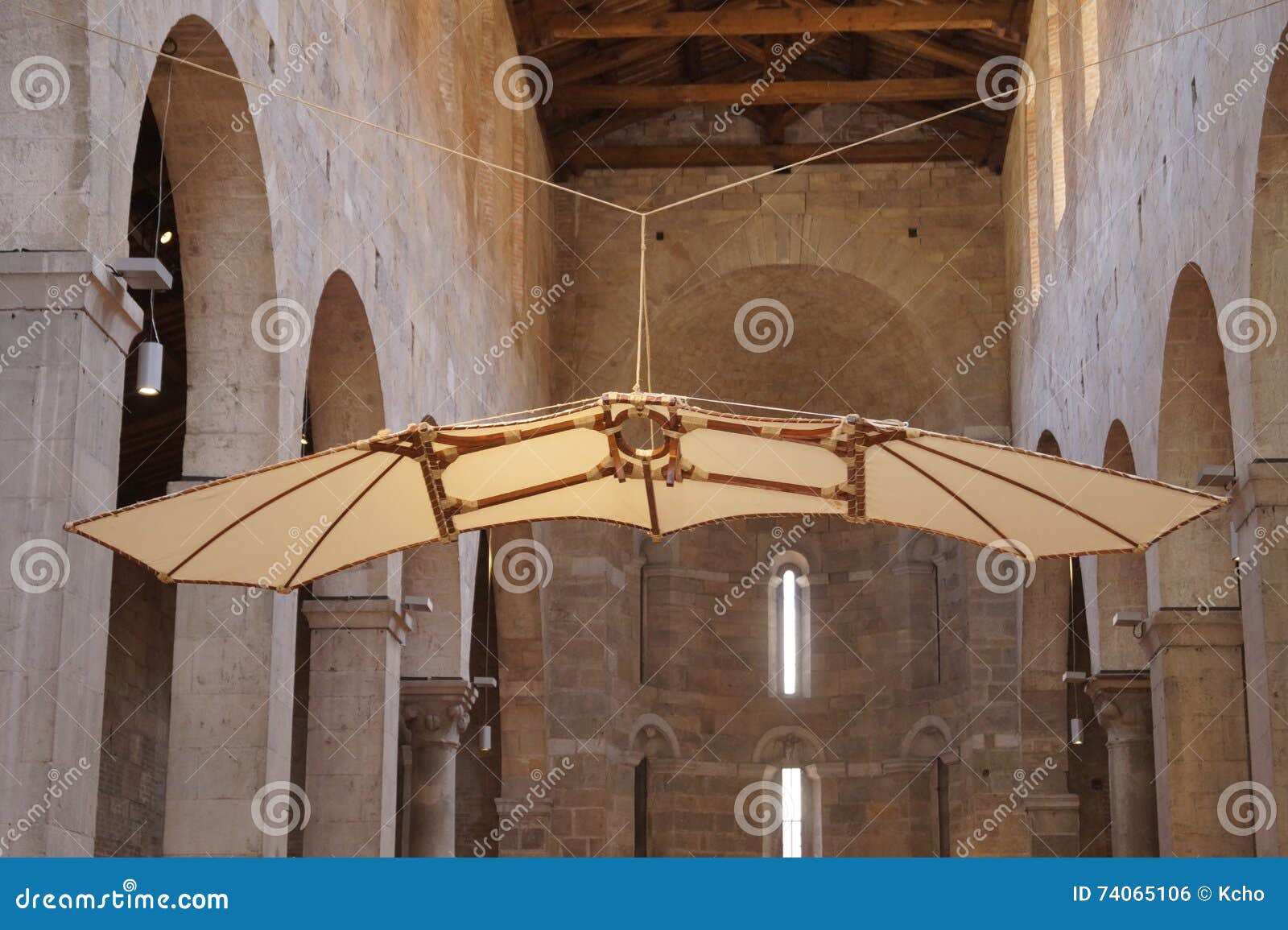 Flying machine Leonardo editorial photo. Image of fling - 74065106