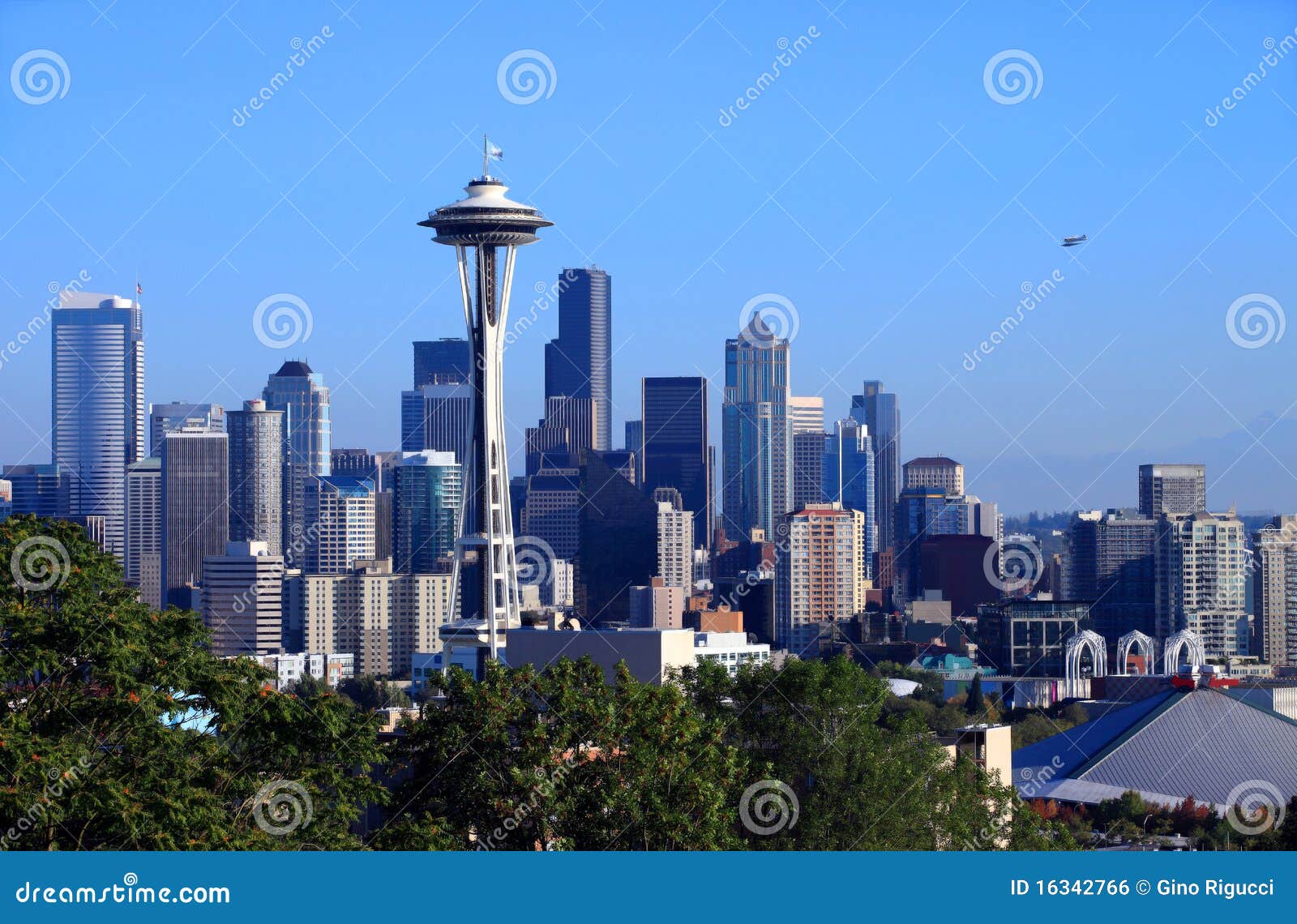 Flying Over the City of Seattle WA. Editorial Photo - Image of living ...