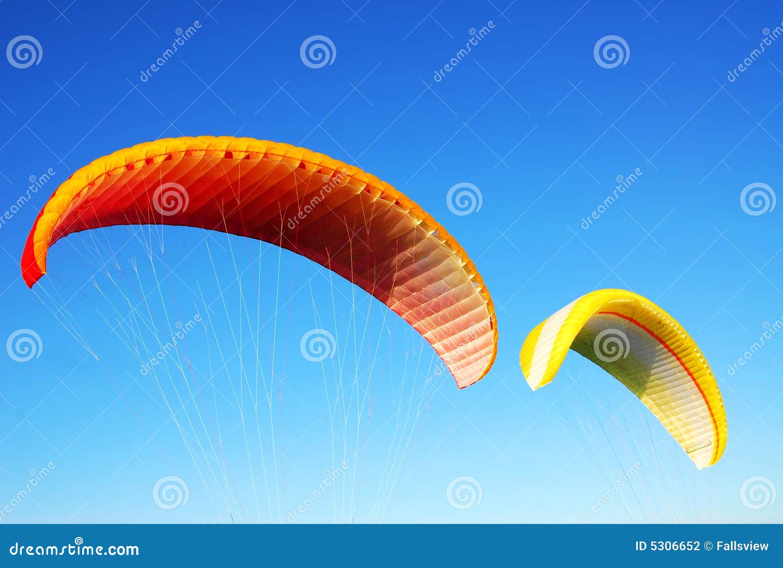 Flying parachutes stock photo. Image of enjoy, ocean, adventure - 5306652