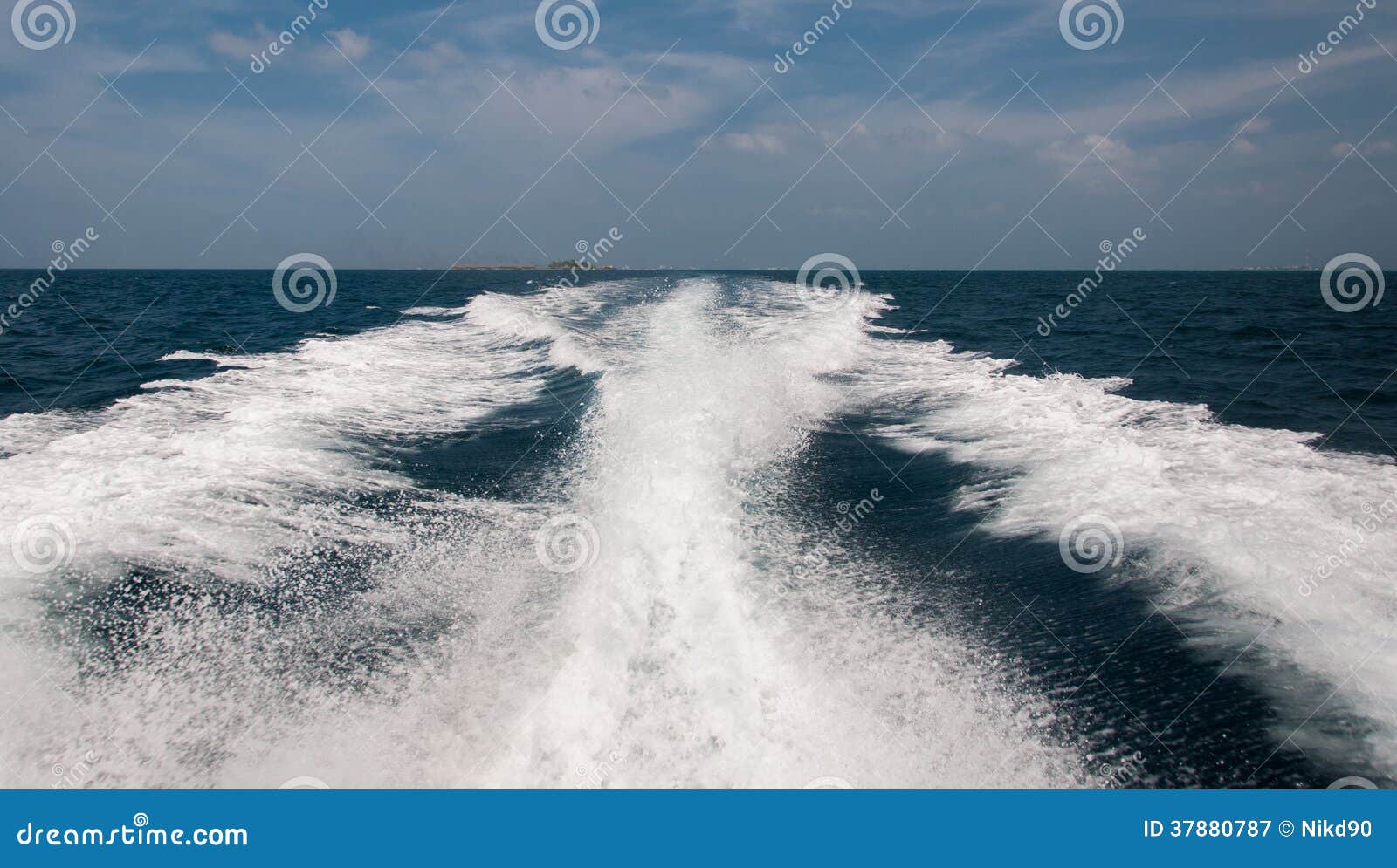 Foamy Water Spray Back Speed Boat Stock Photos - Free & Royalty-Free ...