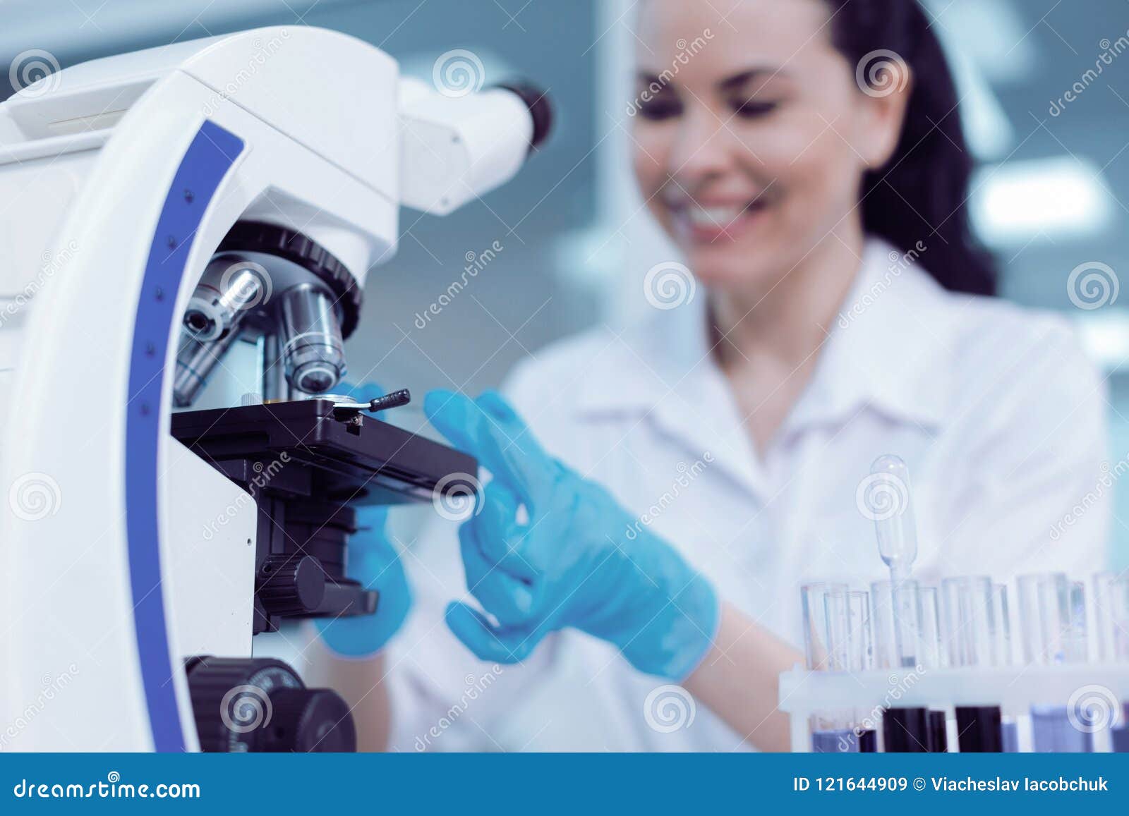 Foco Selectivo De Un Microscopio Profesional Imagen de archivo - Imagen ...