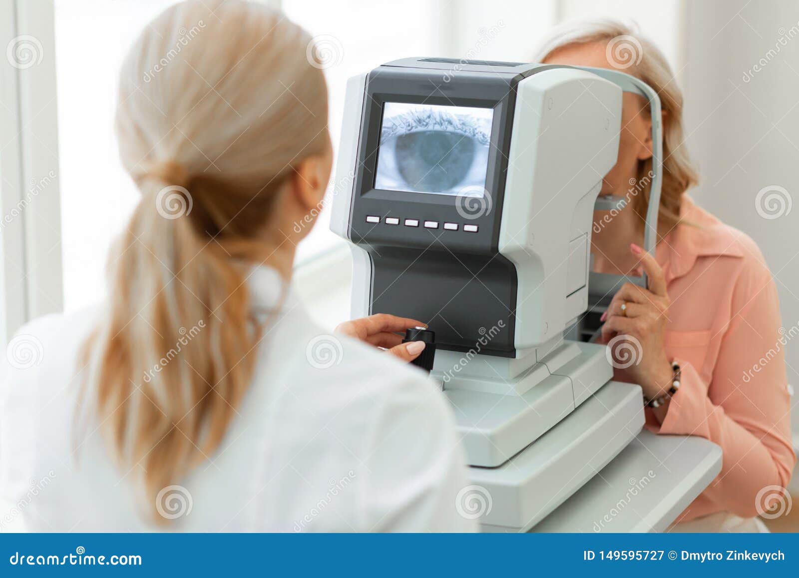 Focused Ophthalmologist Using Computer Technologies while Screening ...