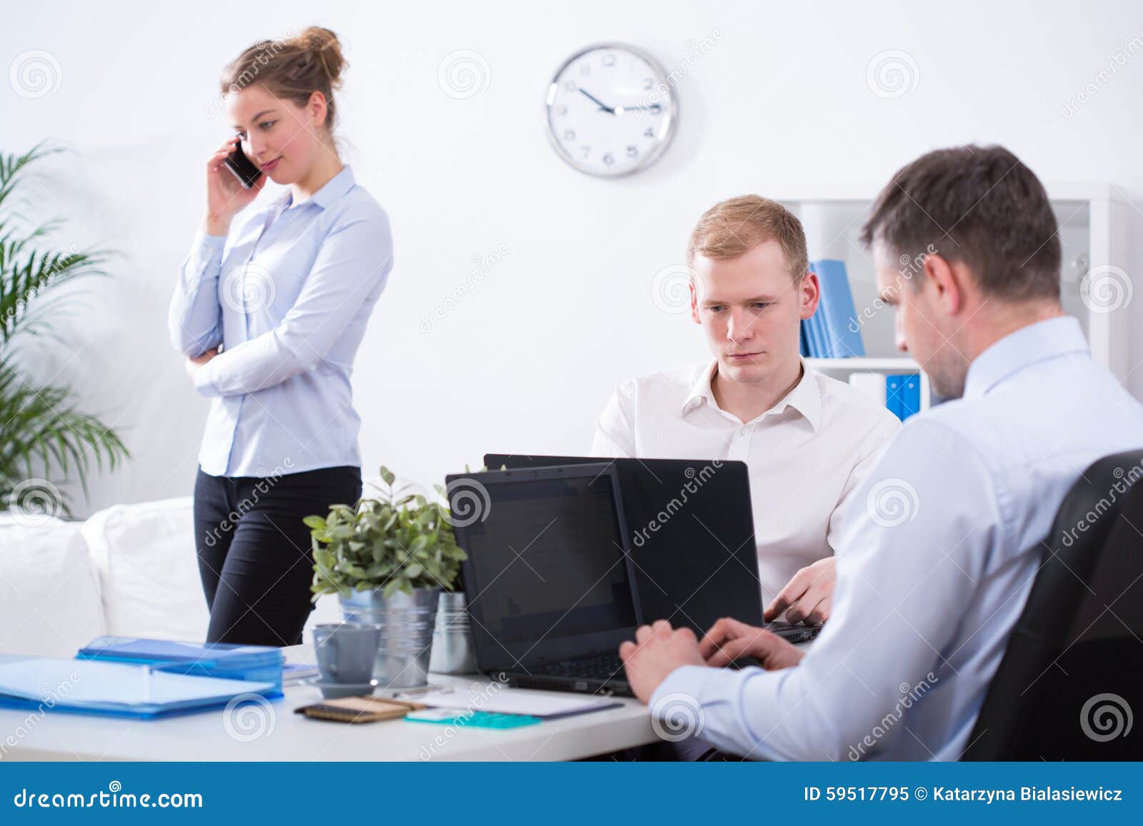Focusing on the work stock image. Image of ideas, conversation - 59517795