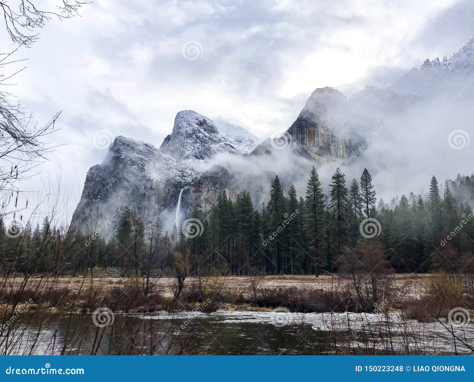 The Fog Covers the Mountains, View of Yosemite National Park Stock ...