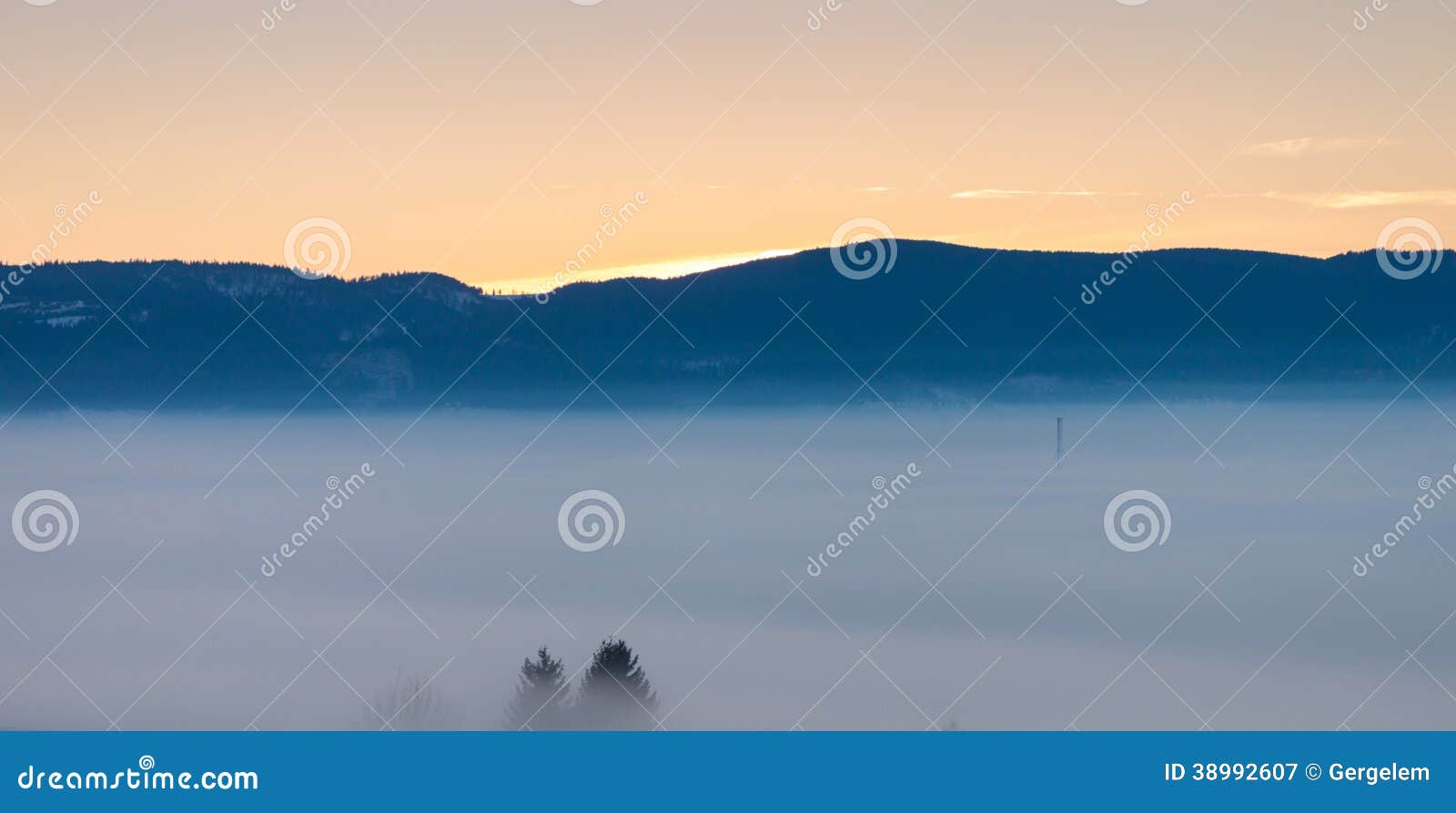 Foggy winter dusk stock image. Image of travel, weather - 38992607