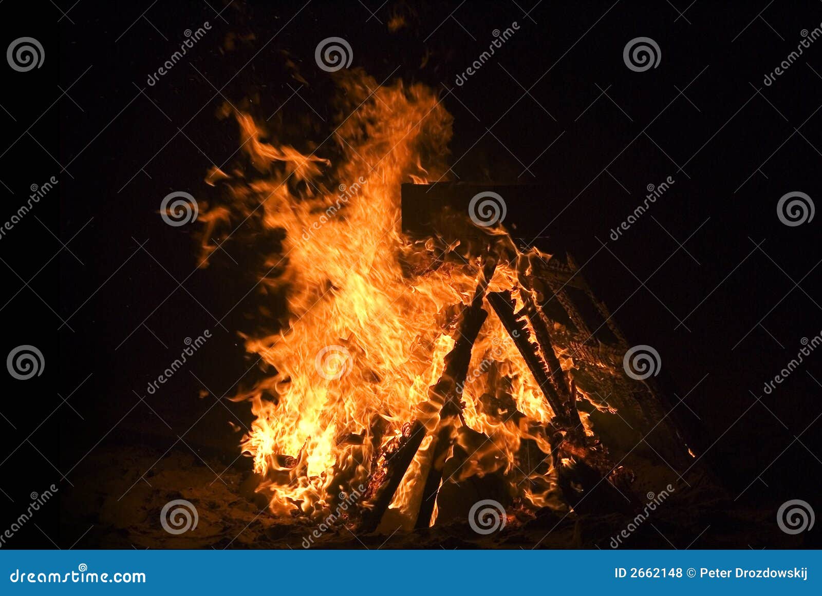 Fogueira foto de stock. Imagem de quente, areia, flamas - 2662148