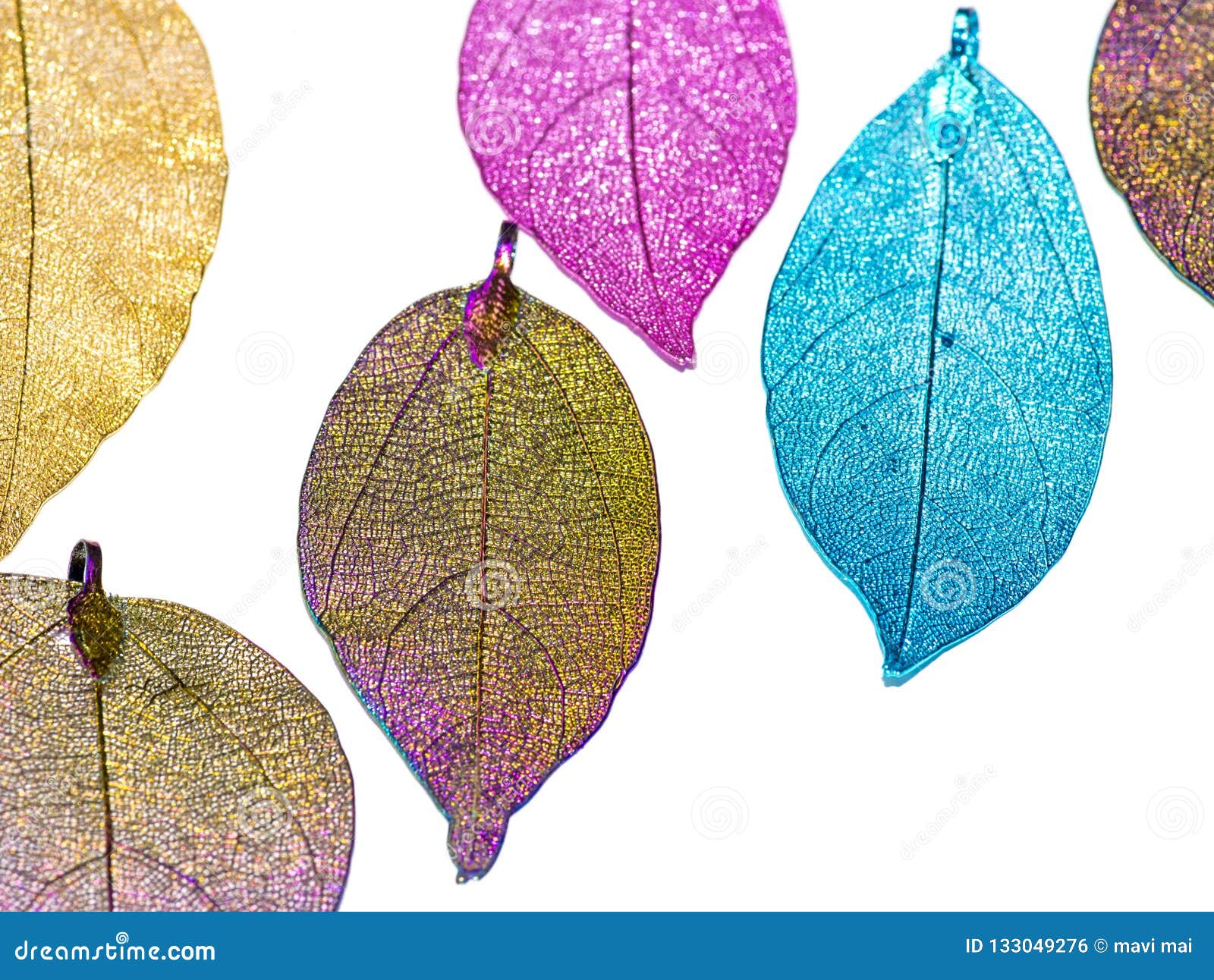 Folhas Coloridas No Fundo Branco Foto de Stock - Imagem de fêmea ...