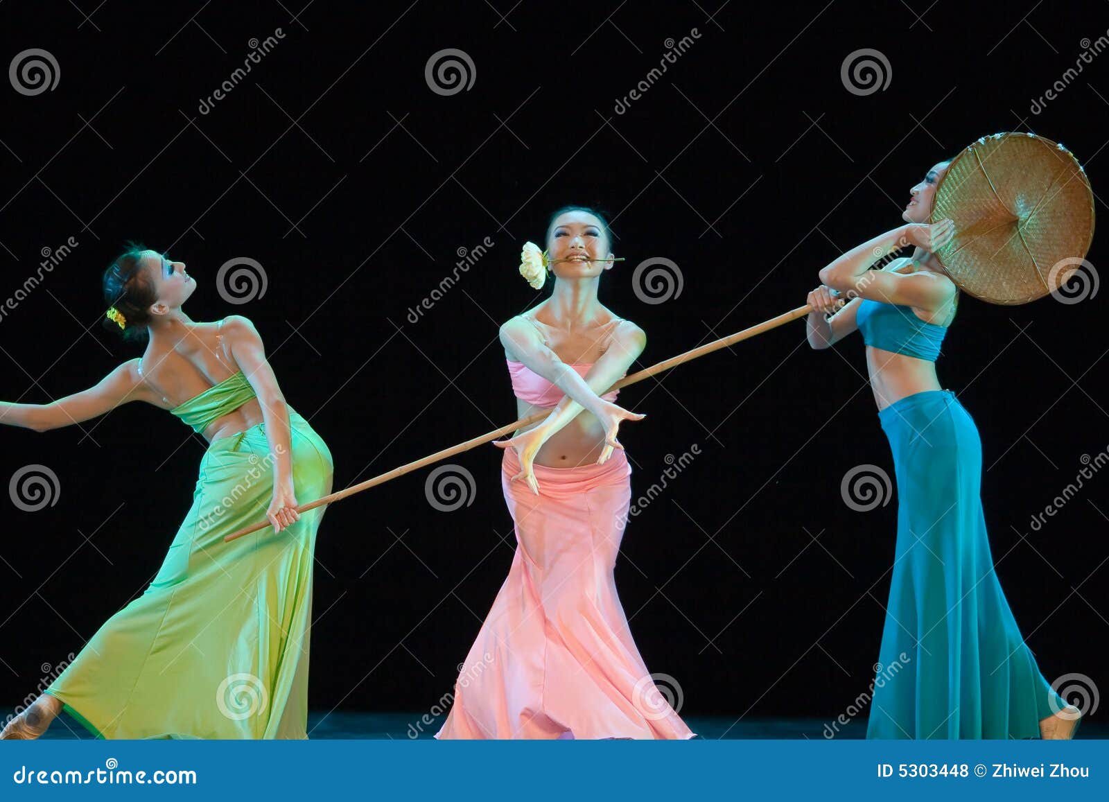 Folk dance of chinese editorial stock photo. Image of green - 5303448
