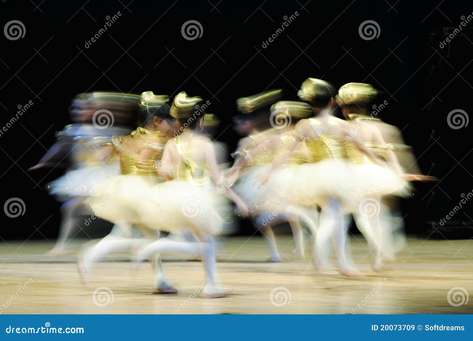 Folk dance performance editorial stock image. Image of circle - 20073709