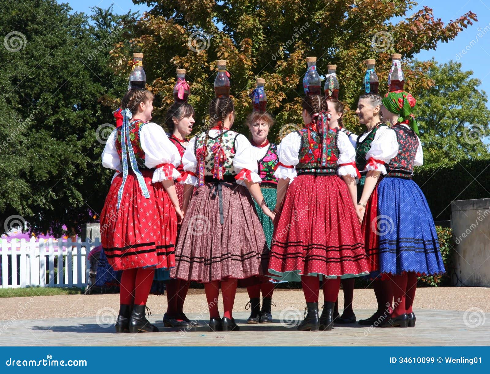 Folk dance show editorial stock image. Image of colors - 34610099