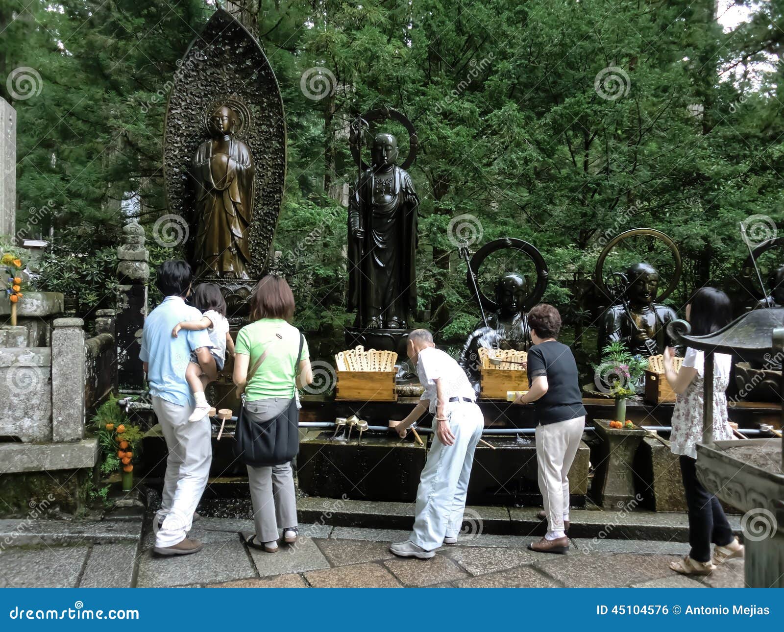 Folk i japansk ritual redaktionell bild. Bild av rituell - 45104576