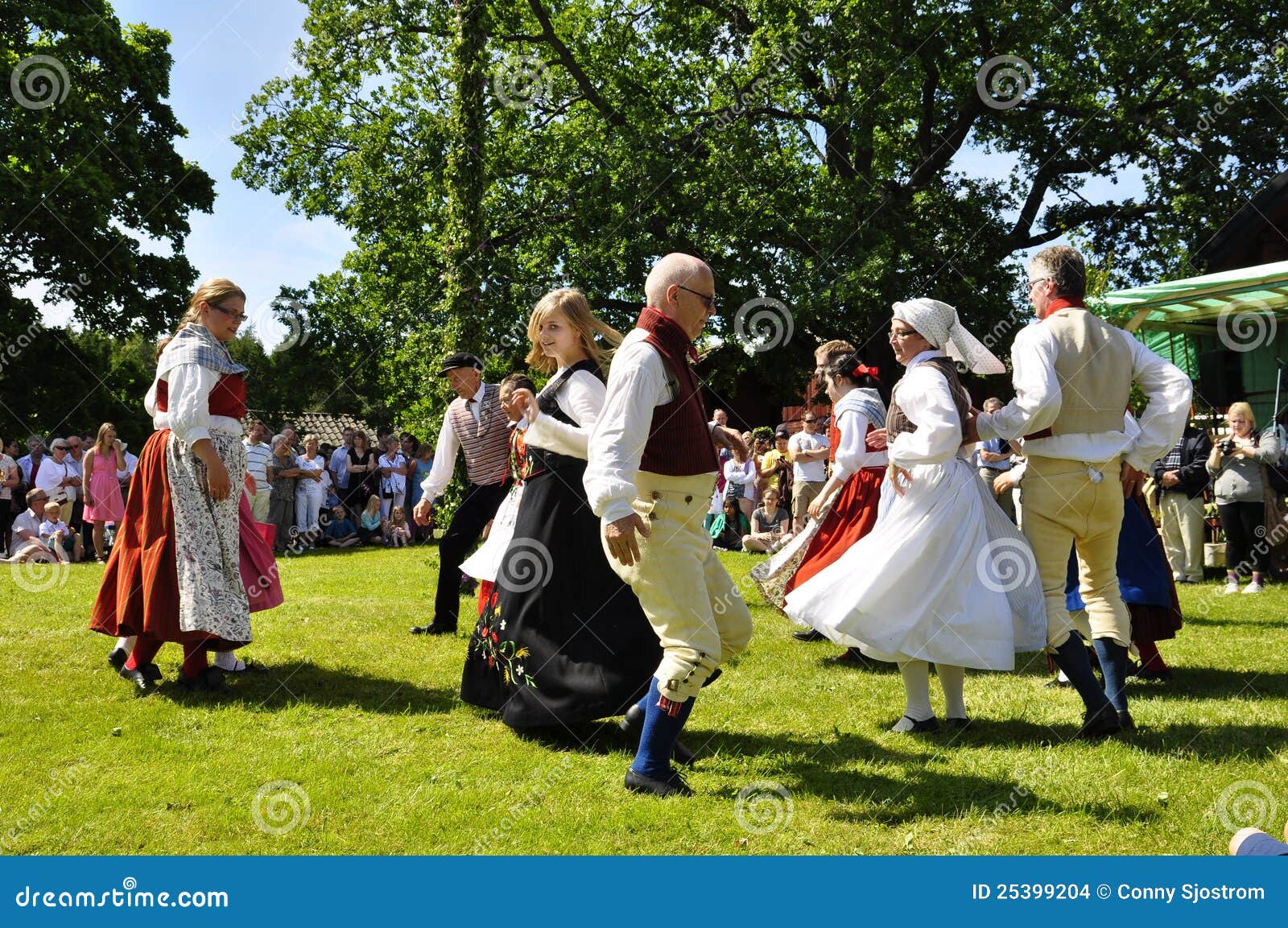 Folklore Ensemble of Sweden Editorial Stock Image - Image of beauty ...