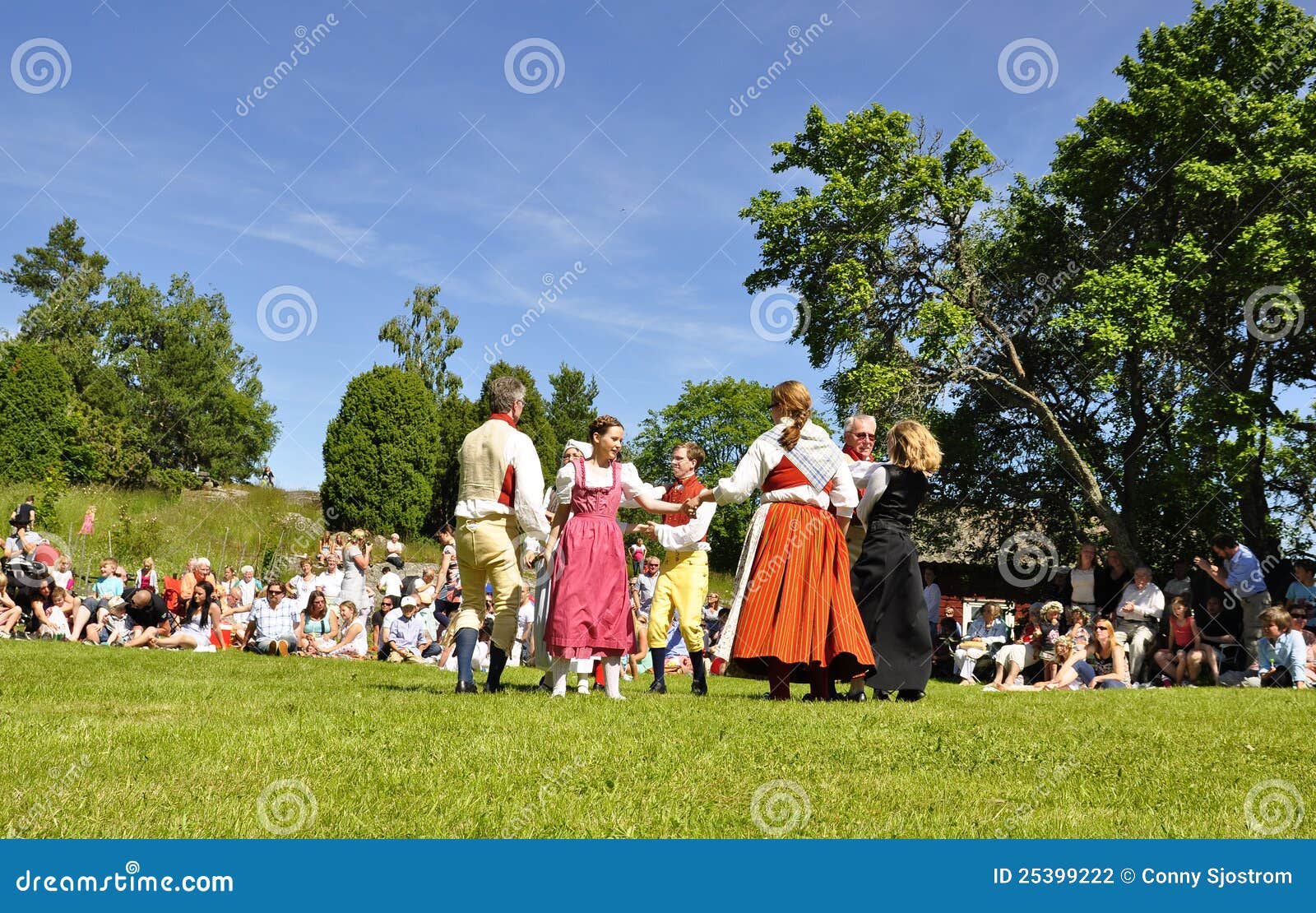 Folklore Ensemble of Sweden Editorial Photography - Image of dance ...