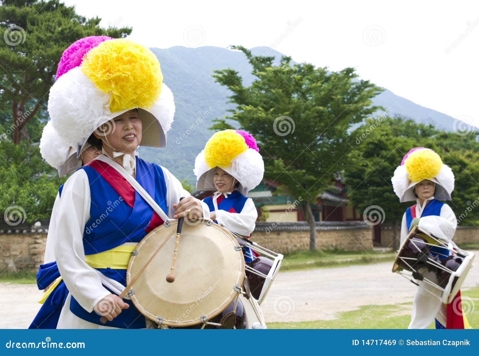 Folklore surcoreano imagen de archivo editorial. Imagen de gente - 14717469