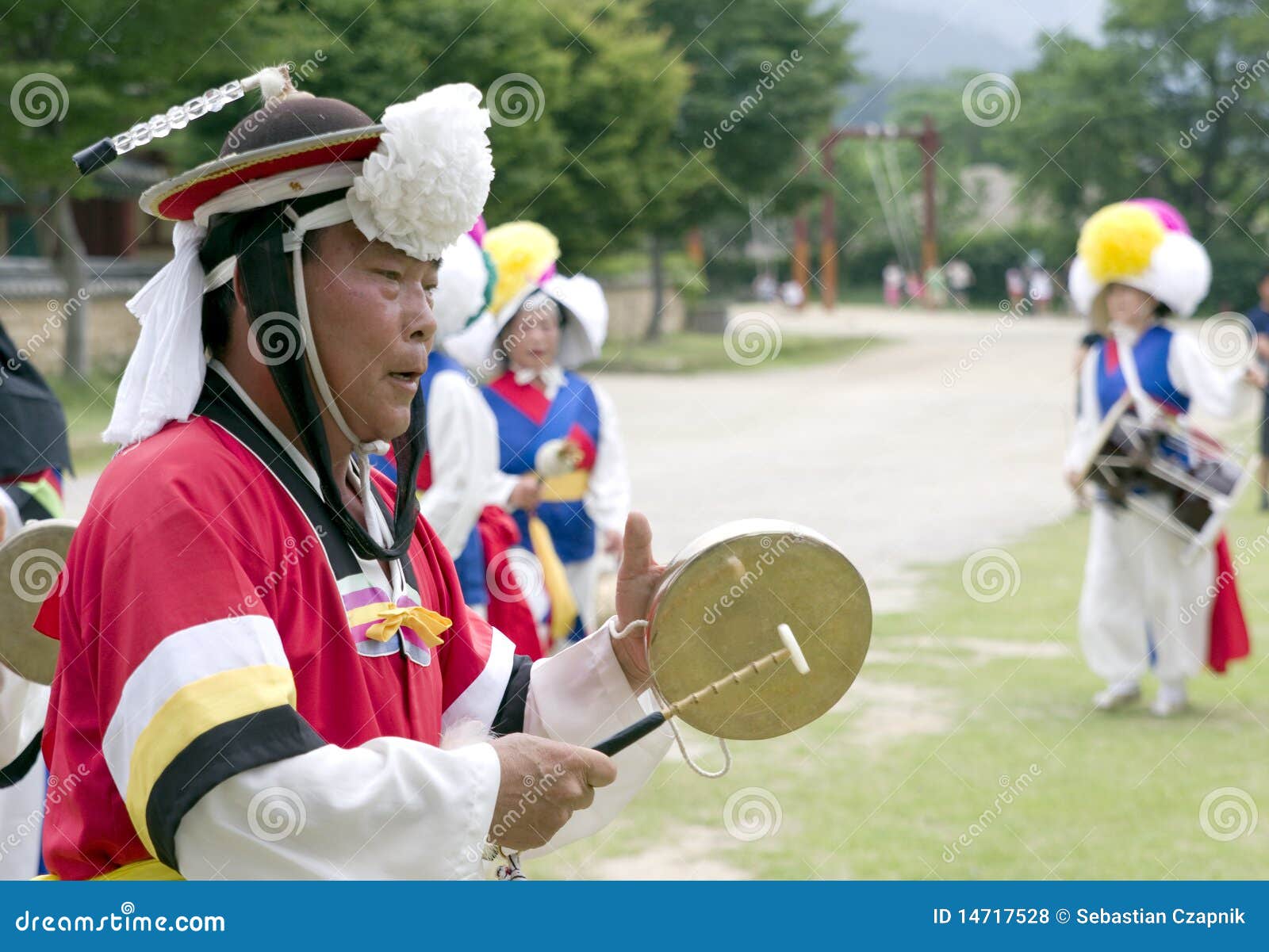 Folklore surcoreano foto de archivo editorial. Imagen de tradicional ...