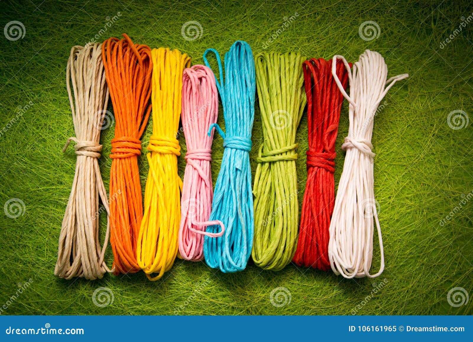 Fond D'image Lumineux Des Fils Et Des Fils Image stock - Image du arbre ...