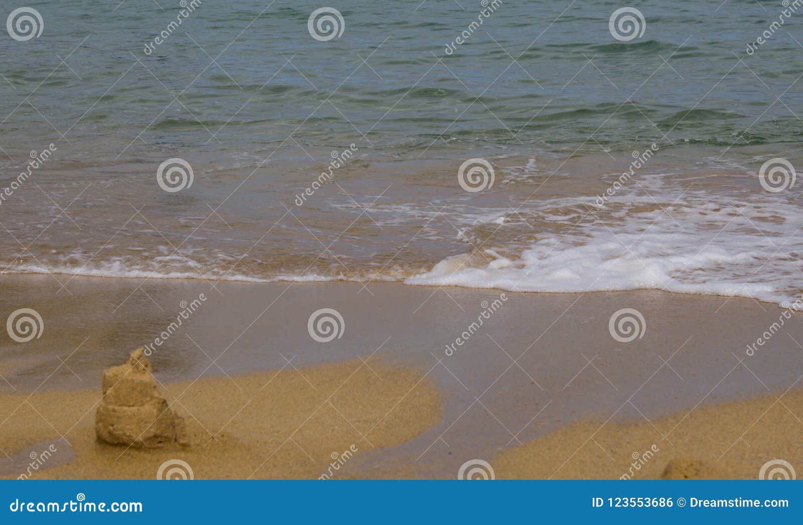 Fond De La Plage Avec La Construction Du Sable Photo stock - Image du ...