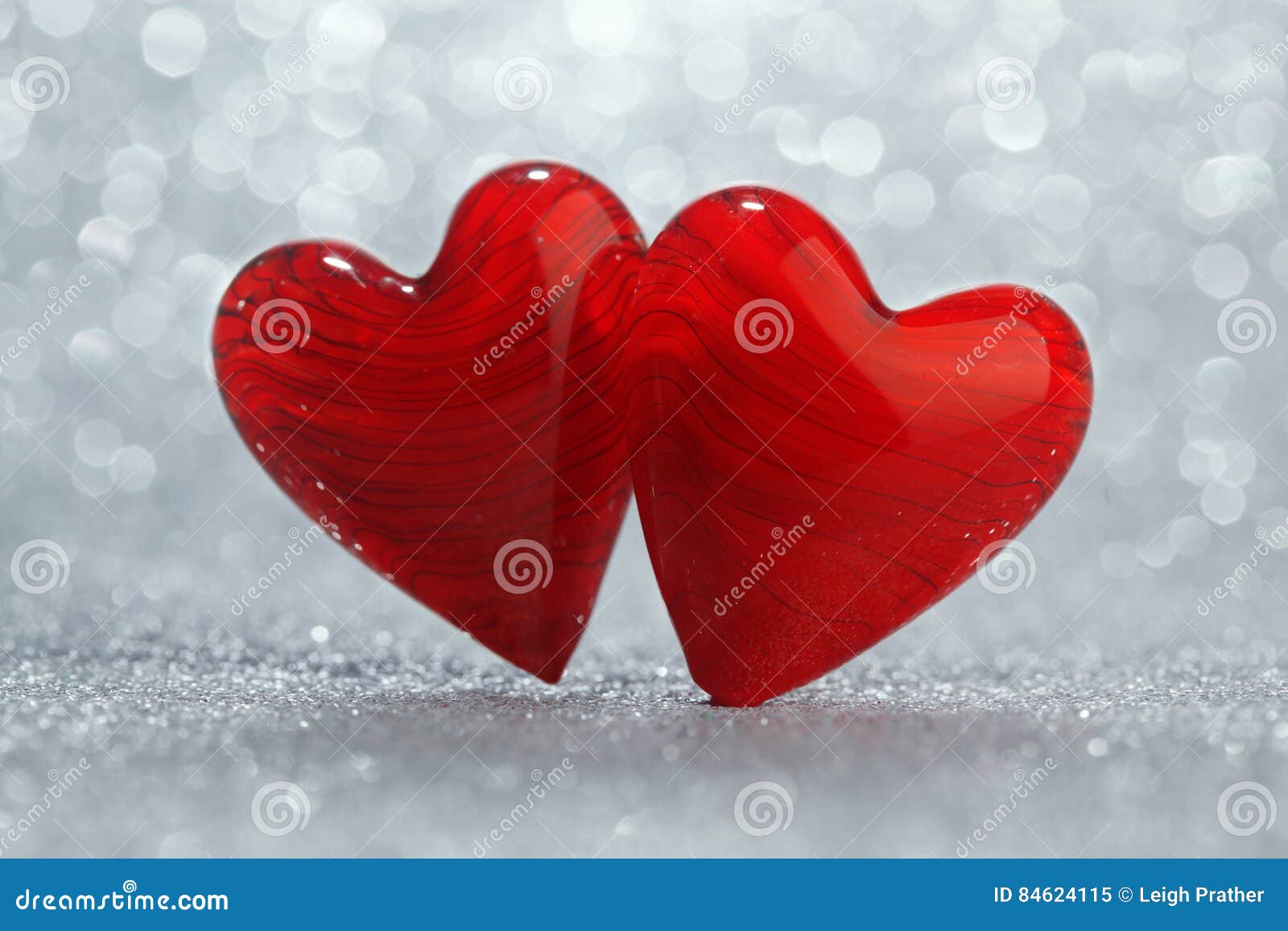 Fond Rouge Brillant De Coeurs Image stock - Image du passion, glace ...