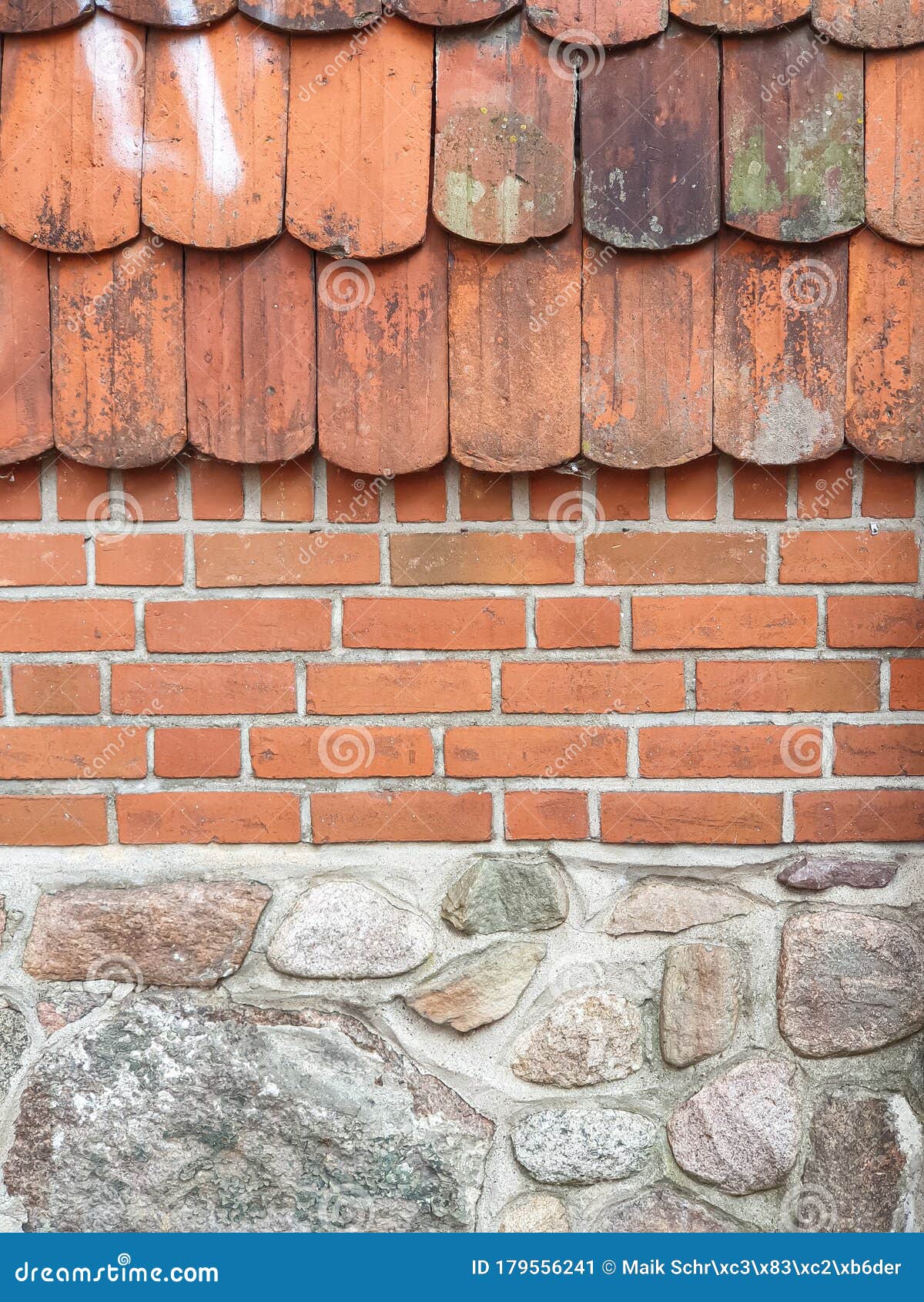 Fond Texture Terrain Mur De Pierre Et Mur De Brique Et Tuiles De Toit ...