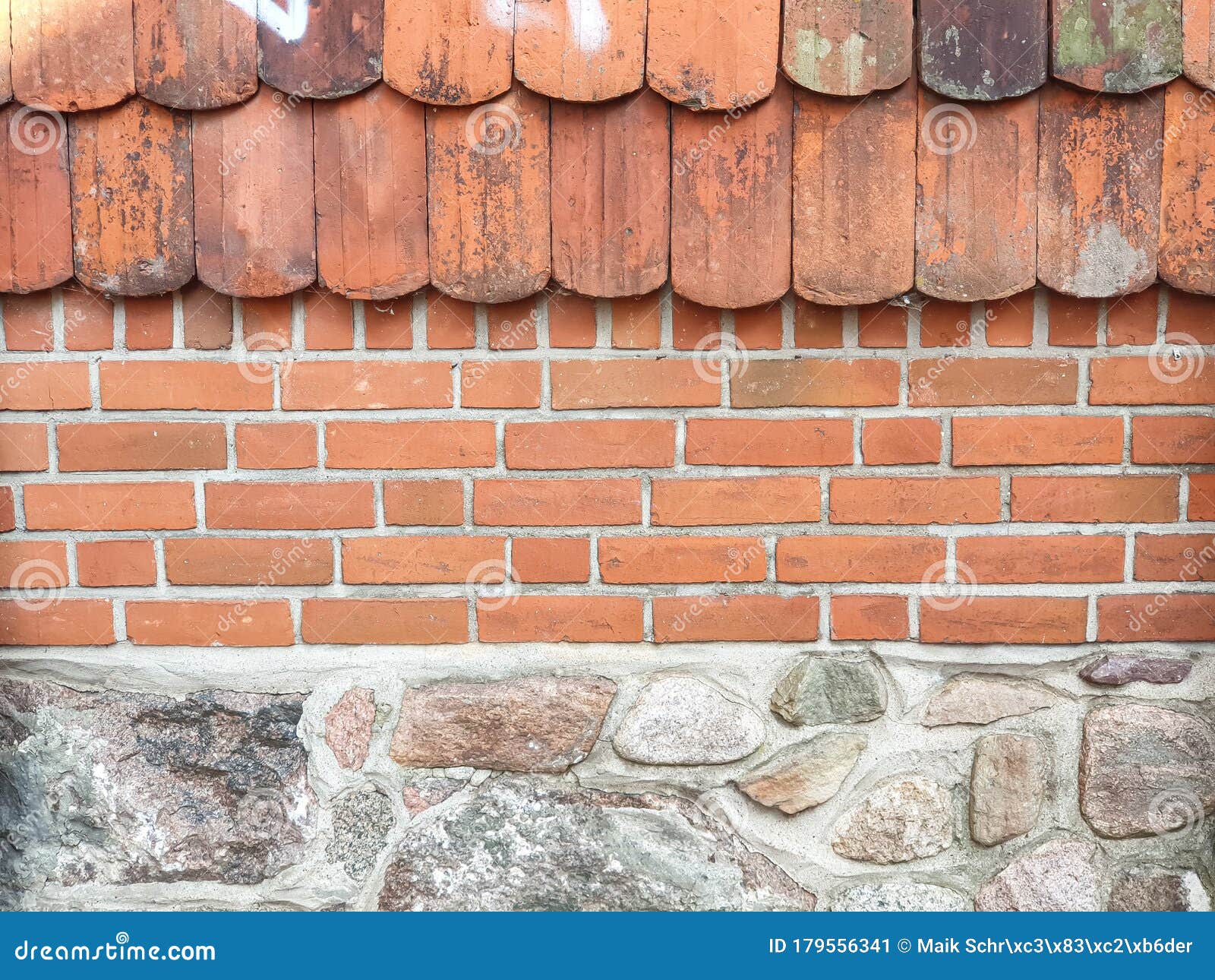 Fond Texture Terrain Mur De Pierre Et Mur De Brique Et Tuiles De Toit ...