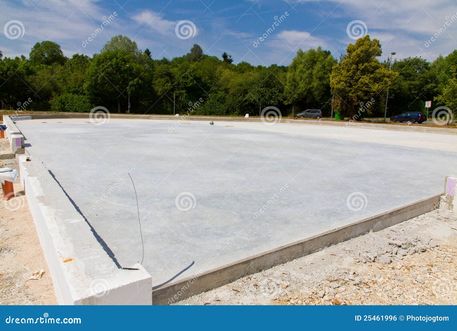 Fondamento fotografia stock. Immagine di proprietà, costruzione - 25461996